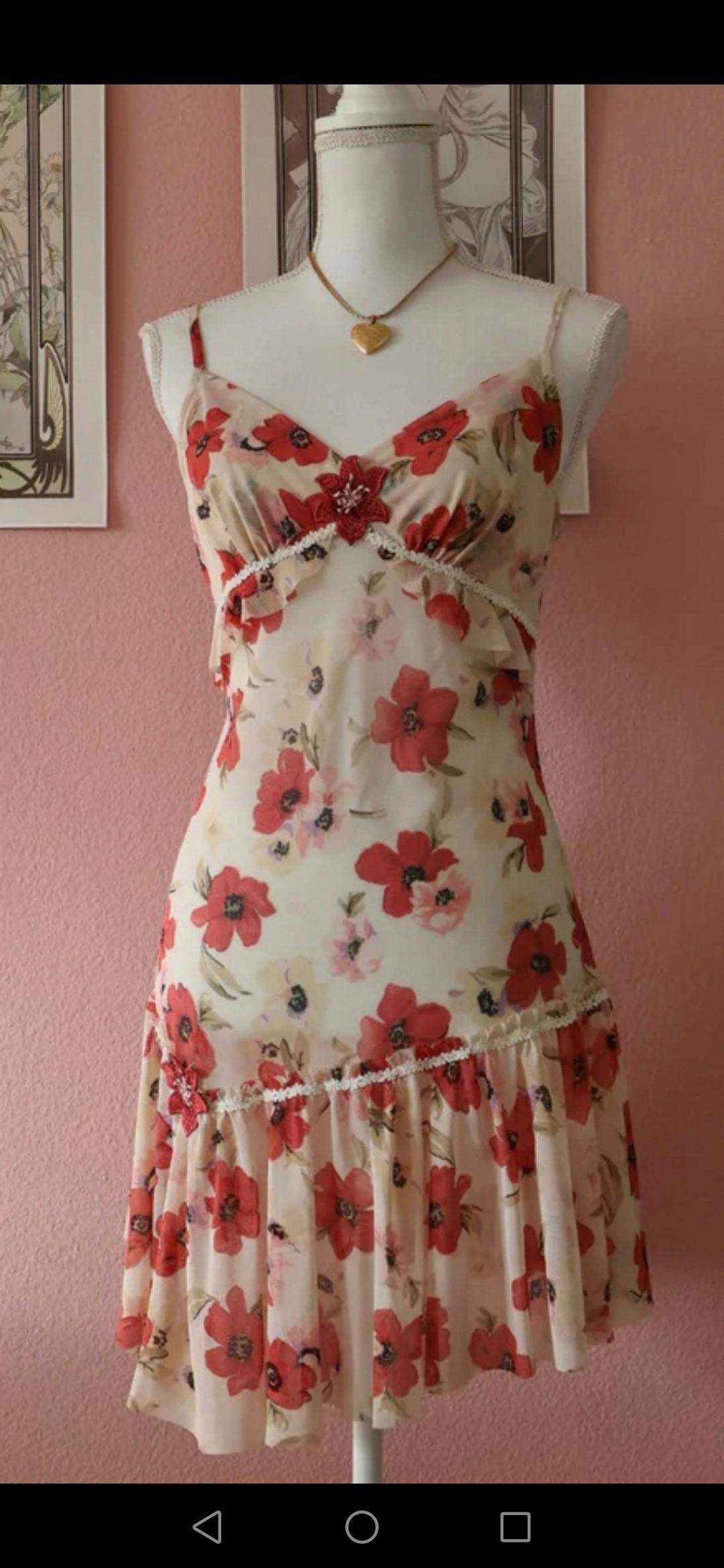 Kann man das Kleid mit dem Unterkleid und den anderen Accessoires ...