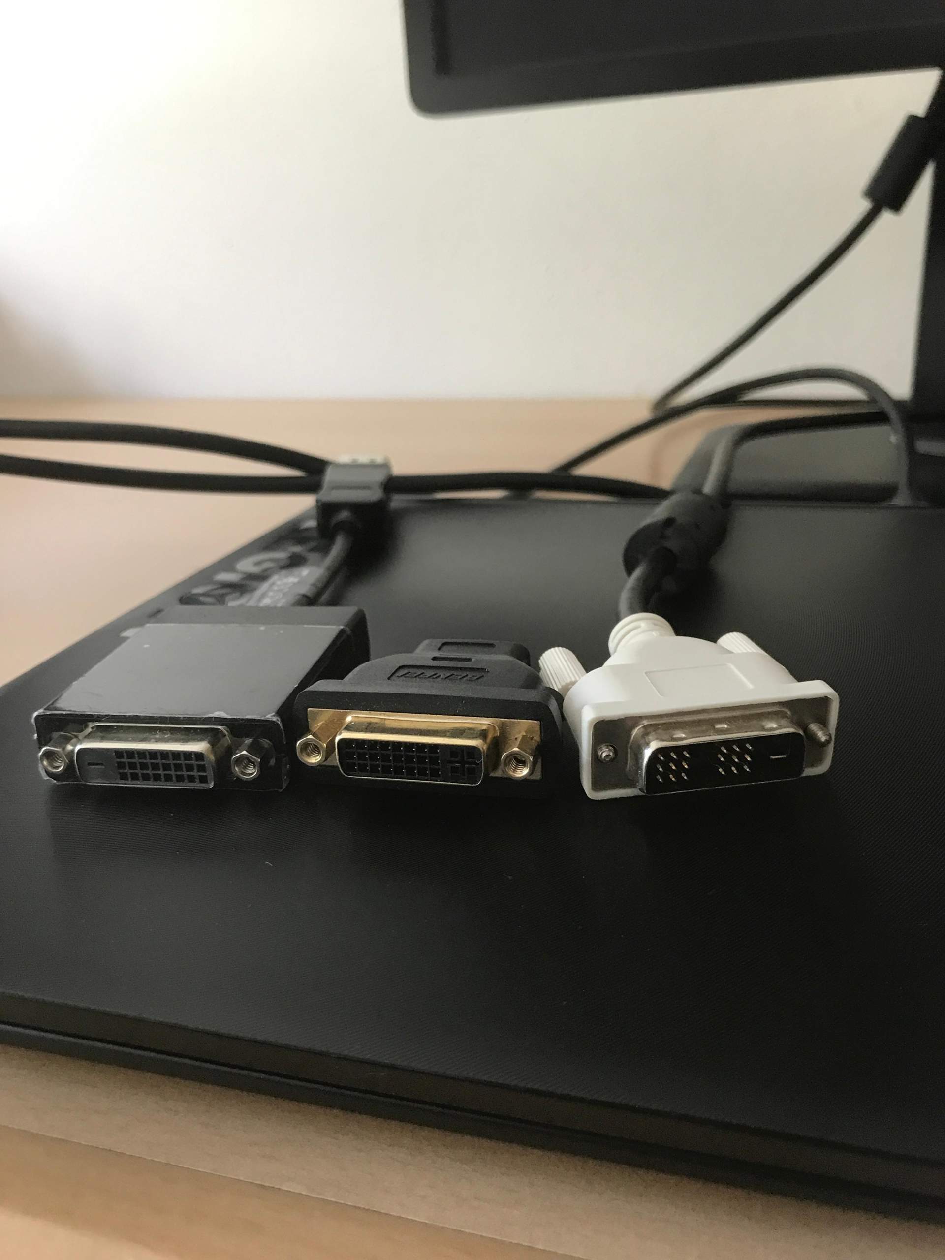 Kann man ein VGA bzw. DVI-D Monitor an einen hdmi bzw. DisplayPort Monitor anschließen? (Technik ...