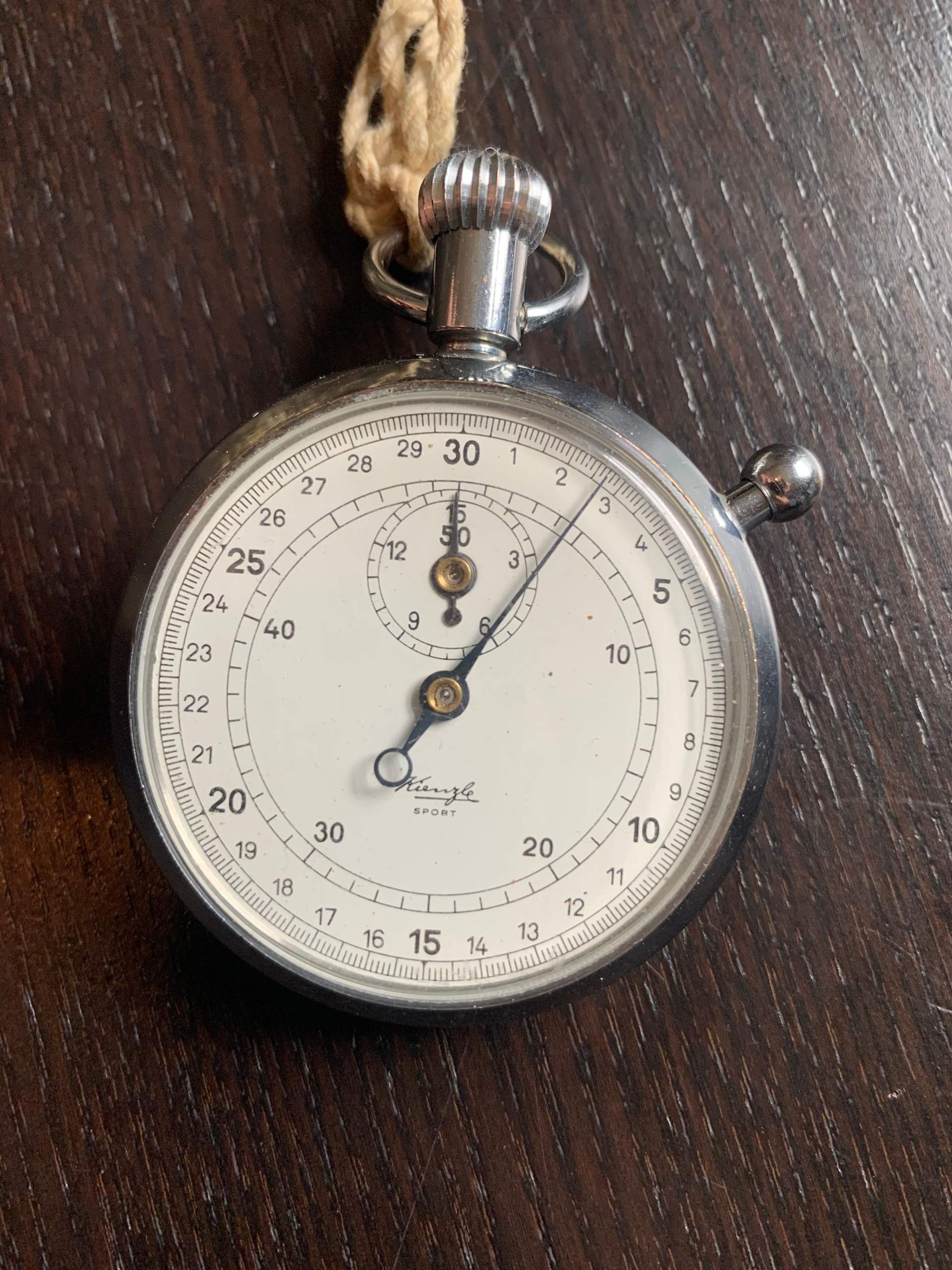 Kann mir jemand Informationen über die Uhr hier geben? (Antiquitäten ...