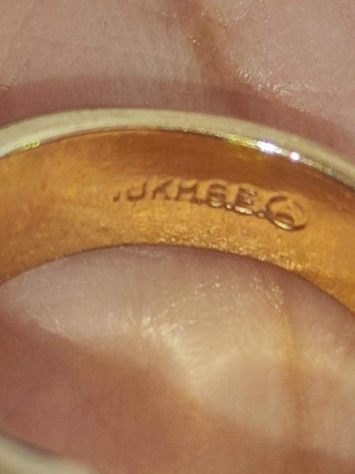 Kann mir jemand sagen was für ein Ring ist? (Schmuck, Wert, Antiquitäten)