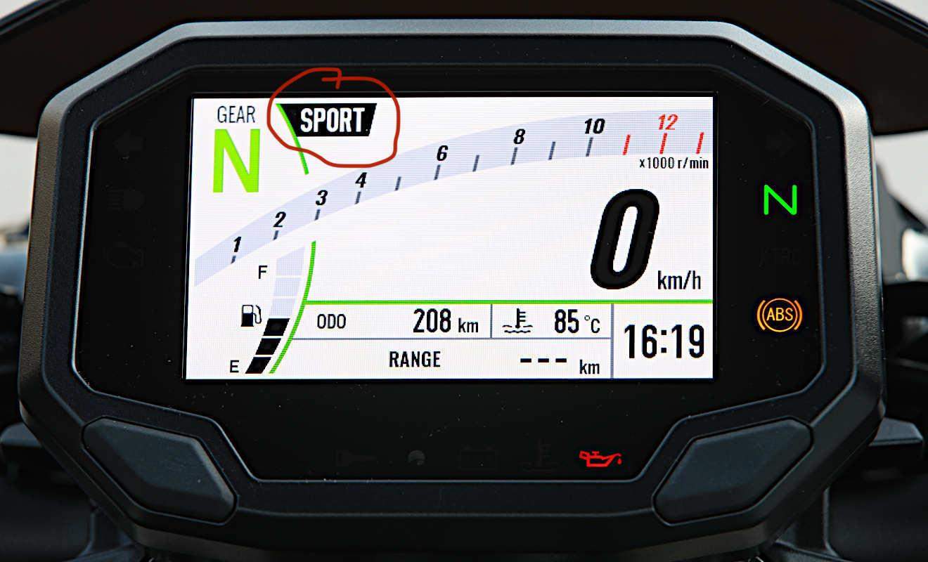 Kawasaki z900 Display zeigt nur KTRC und keine Fahrmodis?