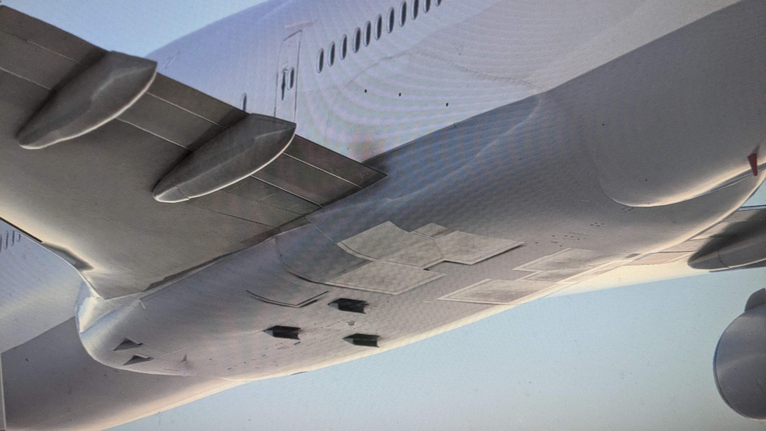 Klappen an der Unterseite der Boeing 747? (Flugzeug, Flug, Pilot)