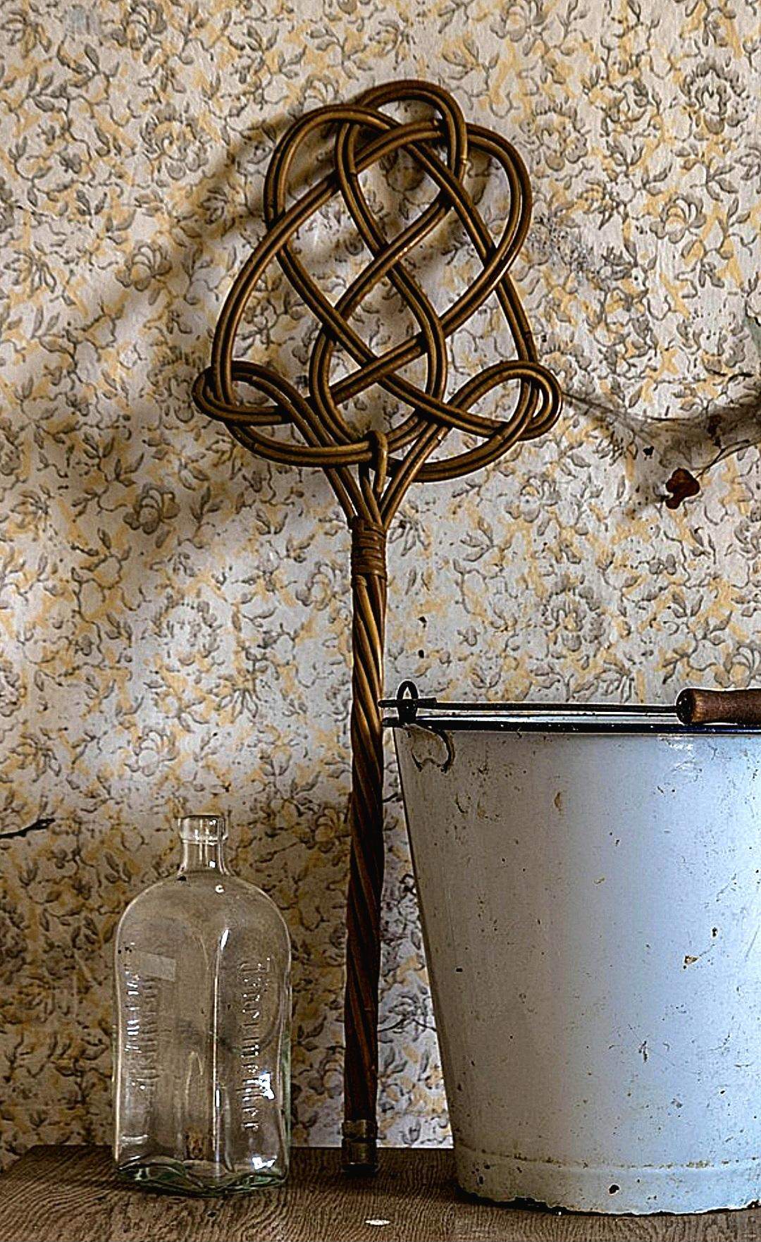 Klopft ihr euren Teppich auch noch mit dem Teppichklopfer aus? (Klopfer)