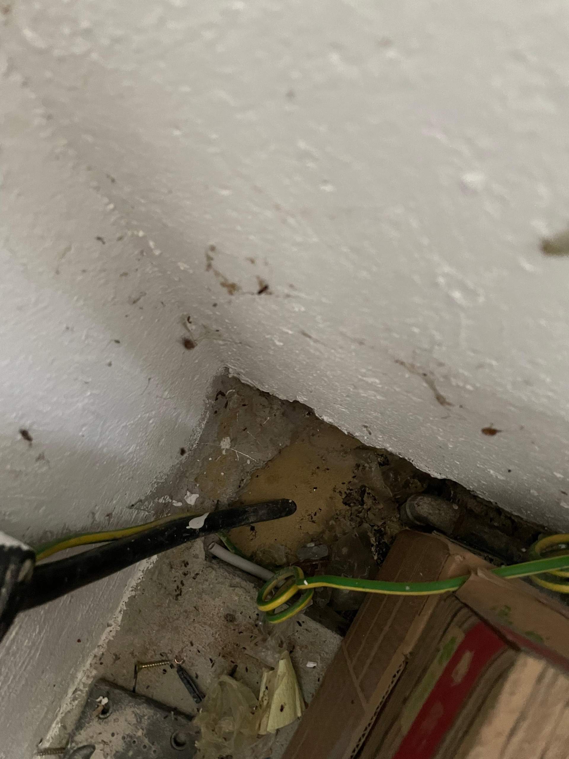 Kriechstrom bei Aluleitung? (Technik, Technologie, Strom)