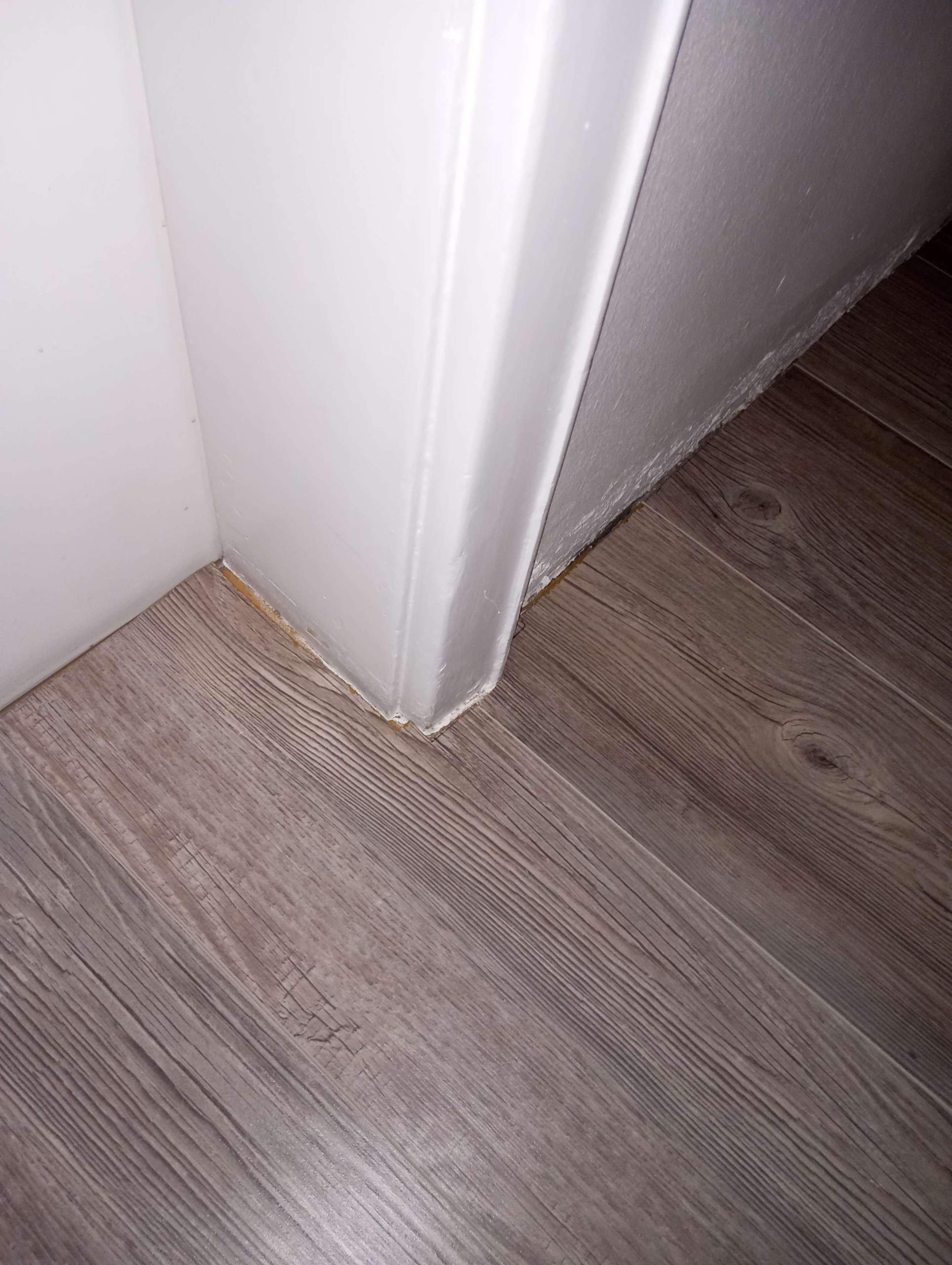 Laminat an doofer Kante - Wie schaffe ich einen ansehnlichen Übergang ...