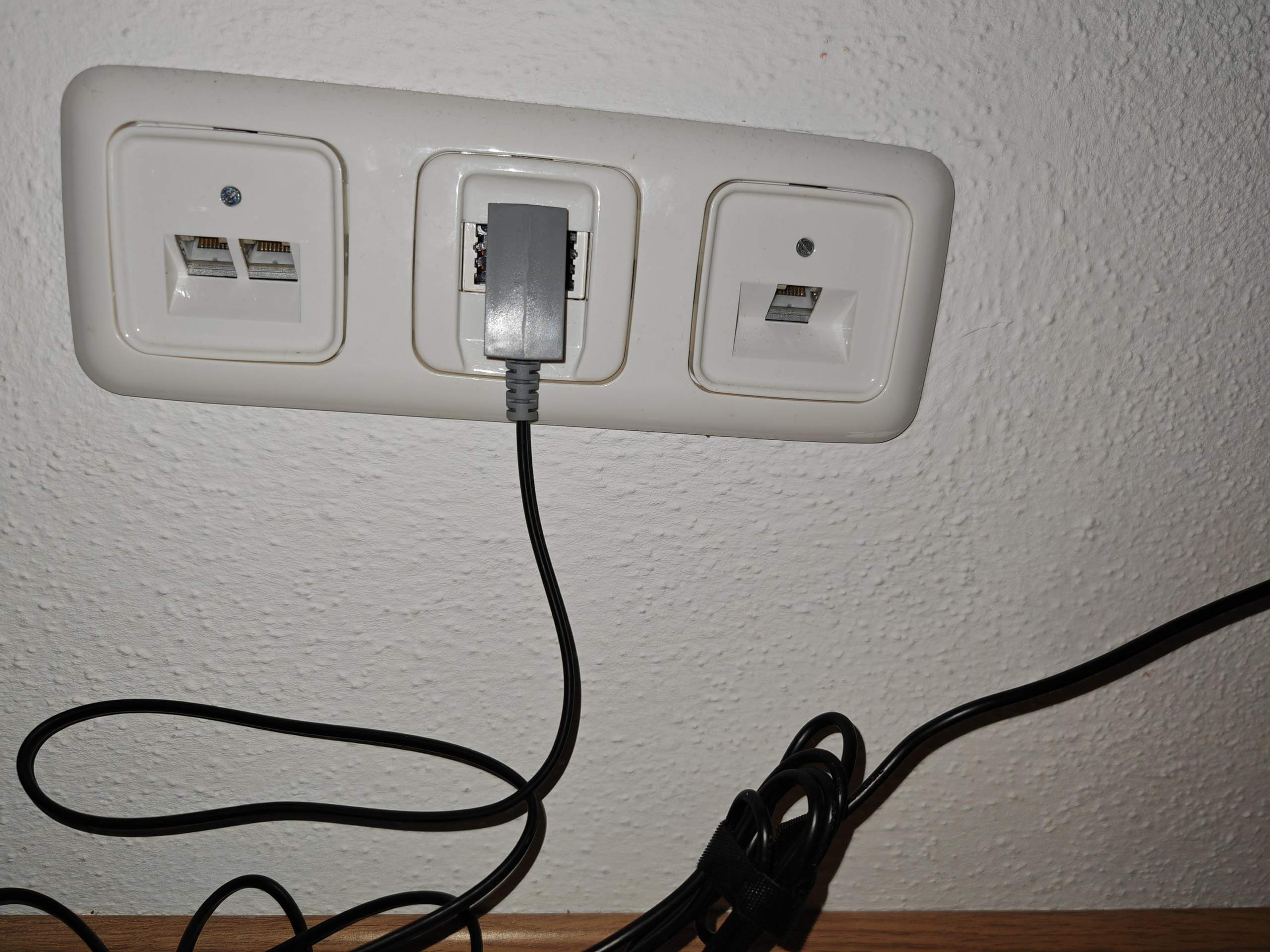 LAN Verbindung per steckdose? (Internet, WLAN, Telefon)