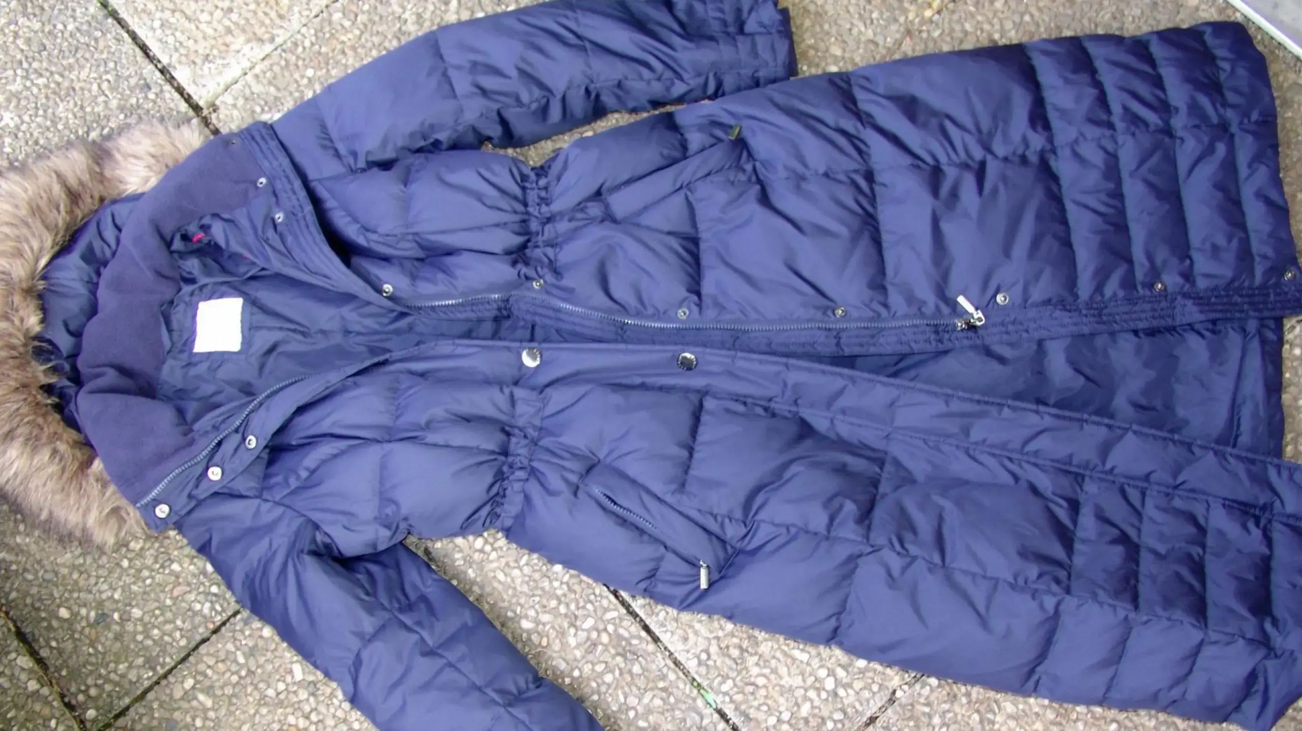 Langer Mantel und doofe Sprüche in der Schule? (Mädchen, Frauen, Kleidung)