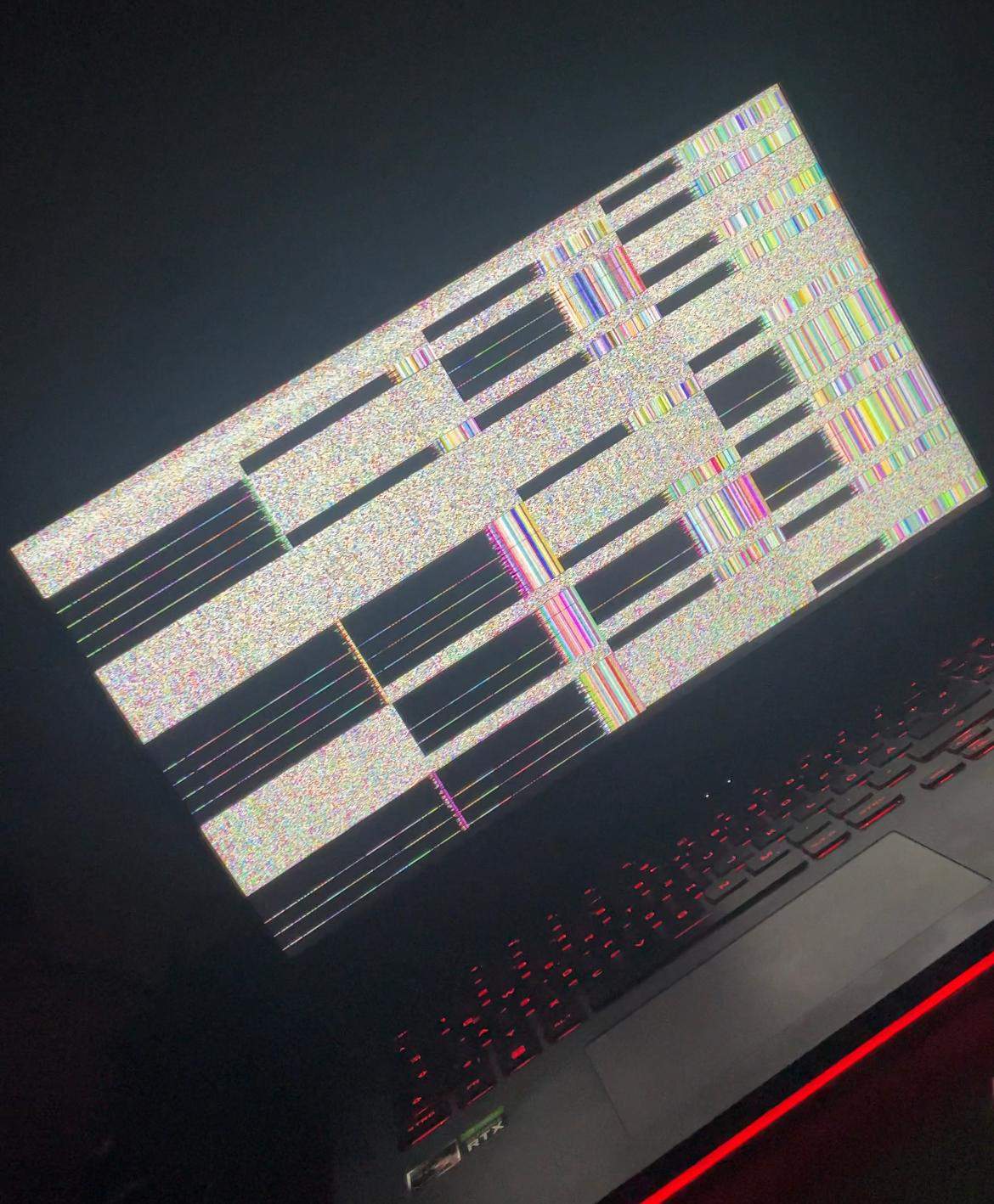 Laptop Bildschirm zeigt komische Bilder beim Hochfahren? (PC, Asus ...