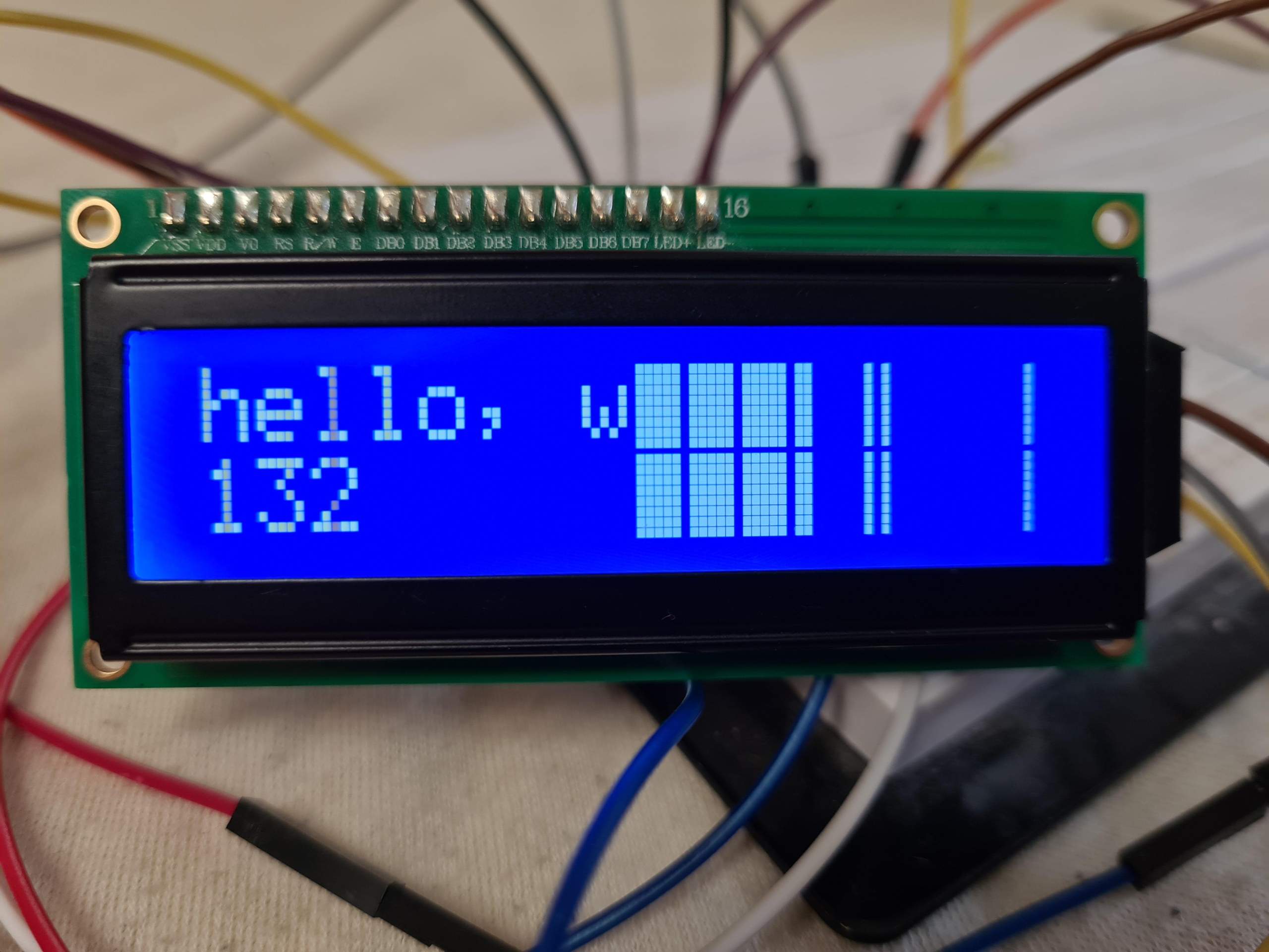 LC-Display wird nur zur Hälfte angezeigt (Arduino)? (Computer, Technik, Mikrocontroller)