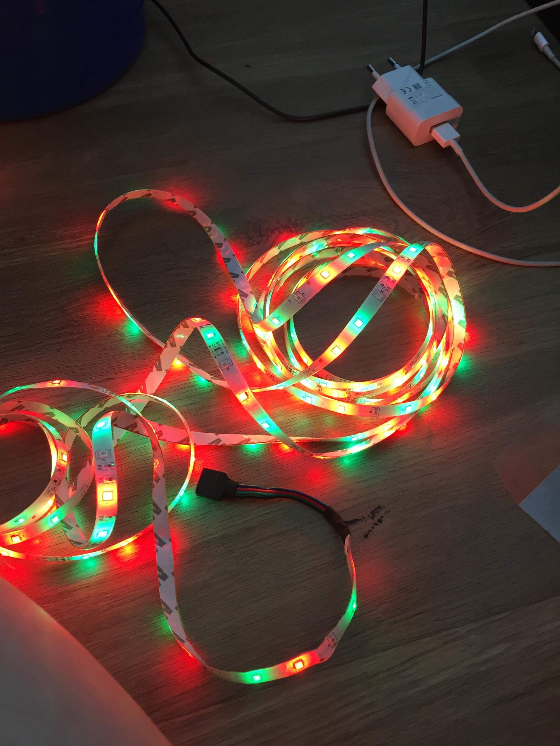 led leuchtet in mehreren farben? (Computer, Technik, Technologie)