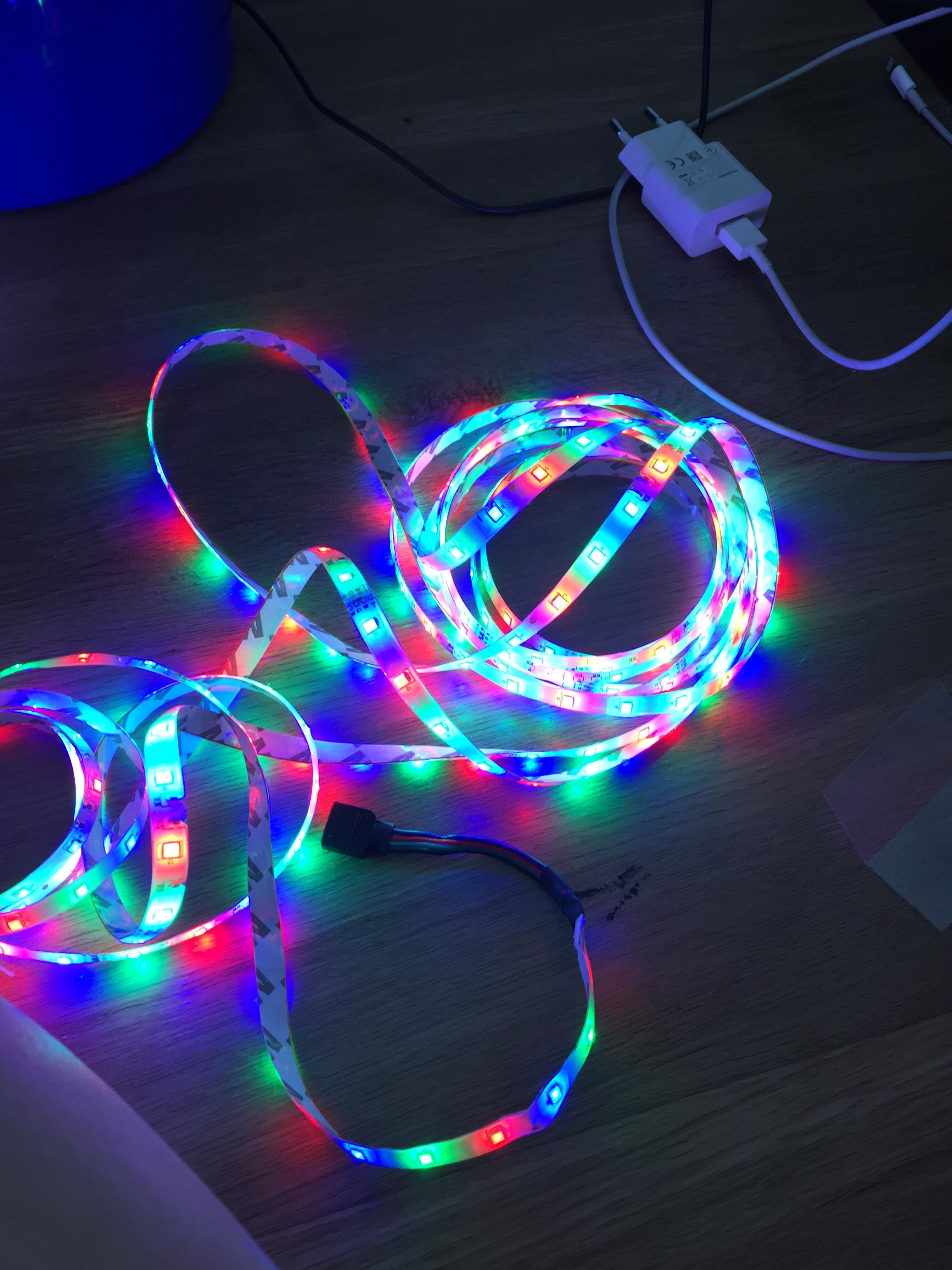 led leuchtet in mehreren farben? (Computer, Technik, Technologie)