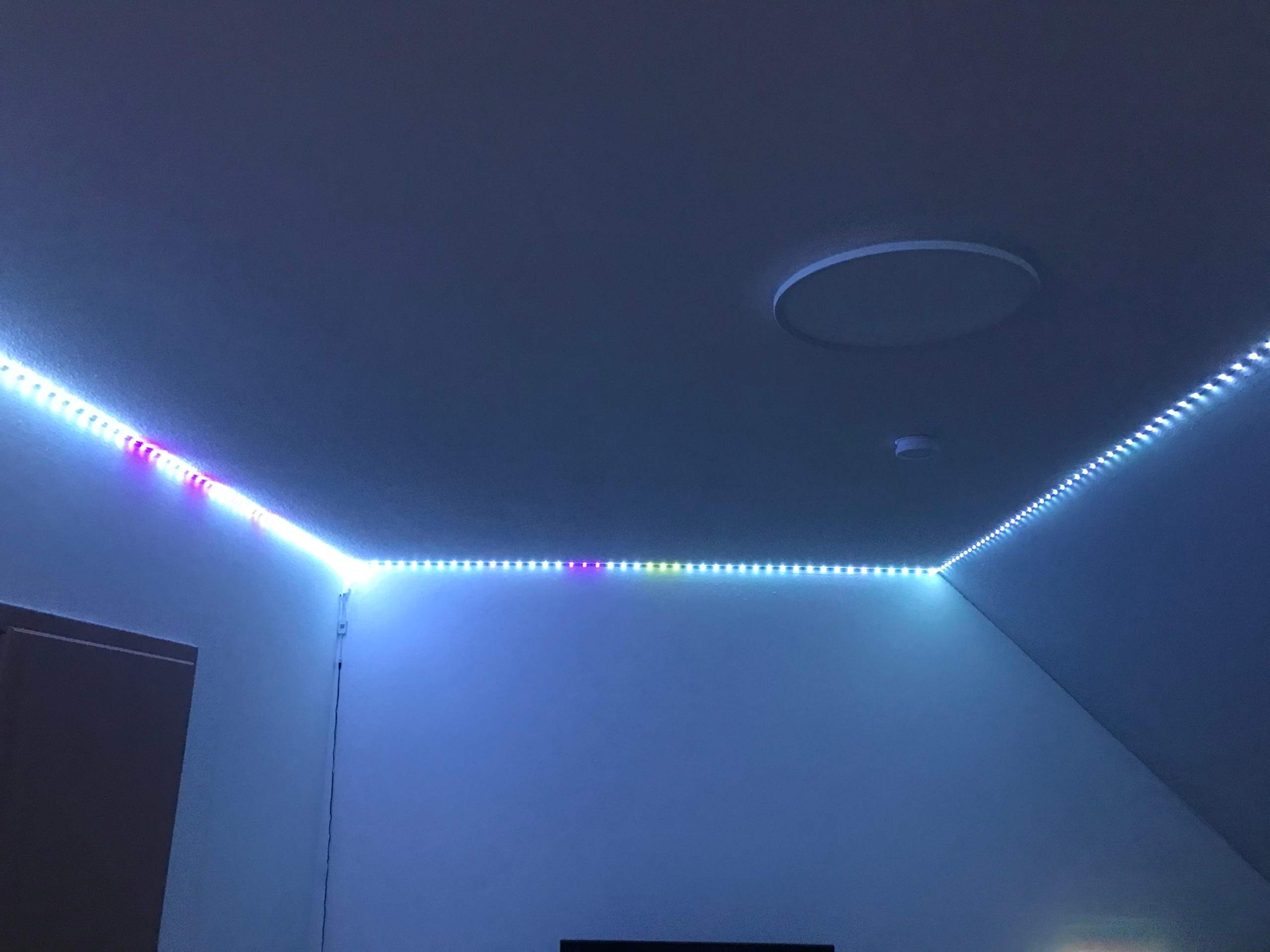 LED Strip leuchtet verschiedene warum? (Computer, Technik, Spiele und ...