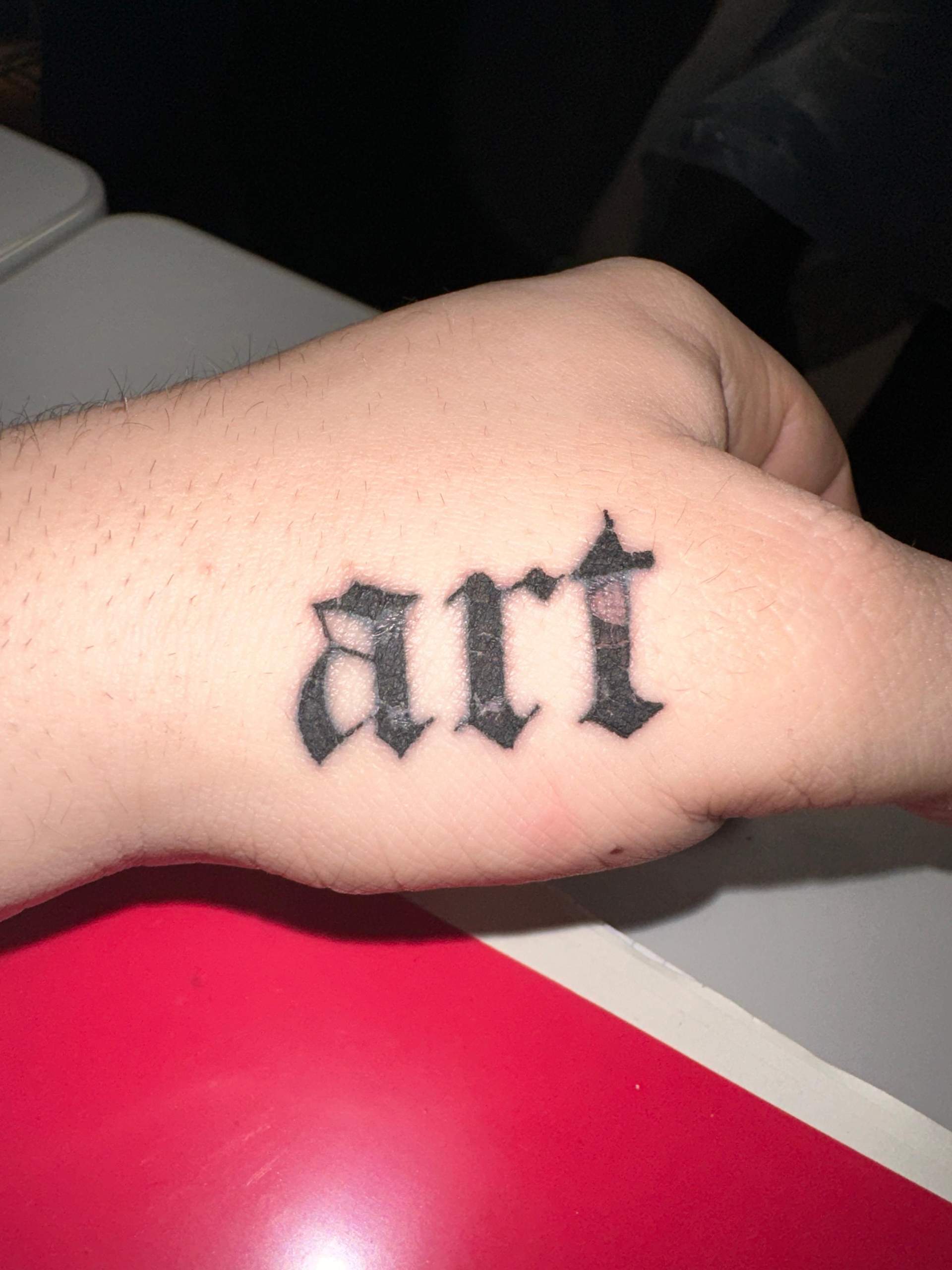 Loch im tattomotiv? (Tattoo, tätowieren, Tattoostudio)