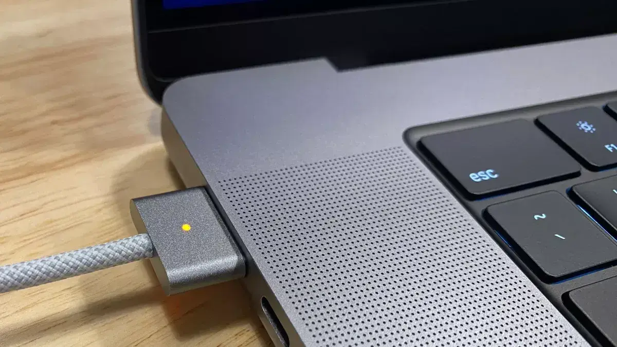 MacBook Pro mit Mag safe? (Apple, Notebook, Laptop)