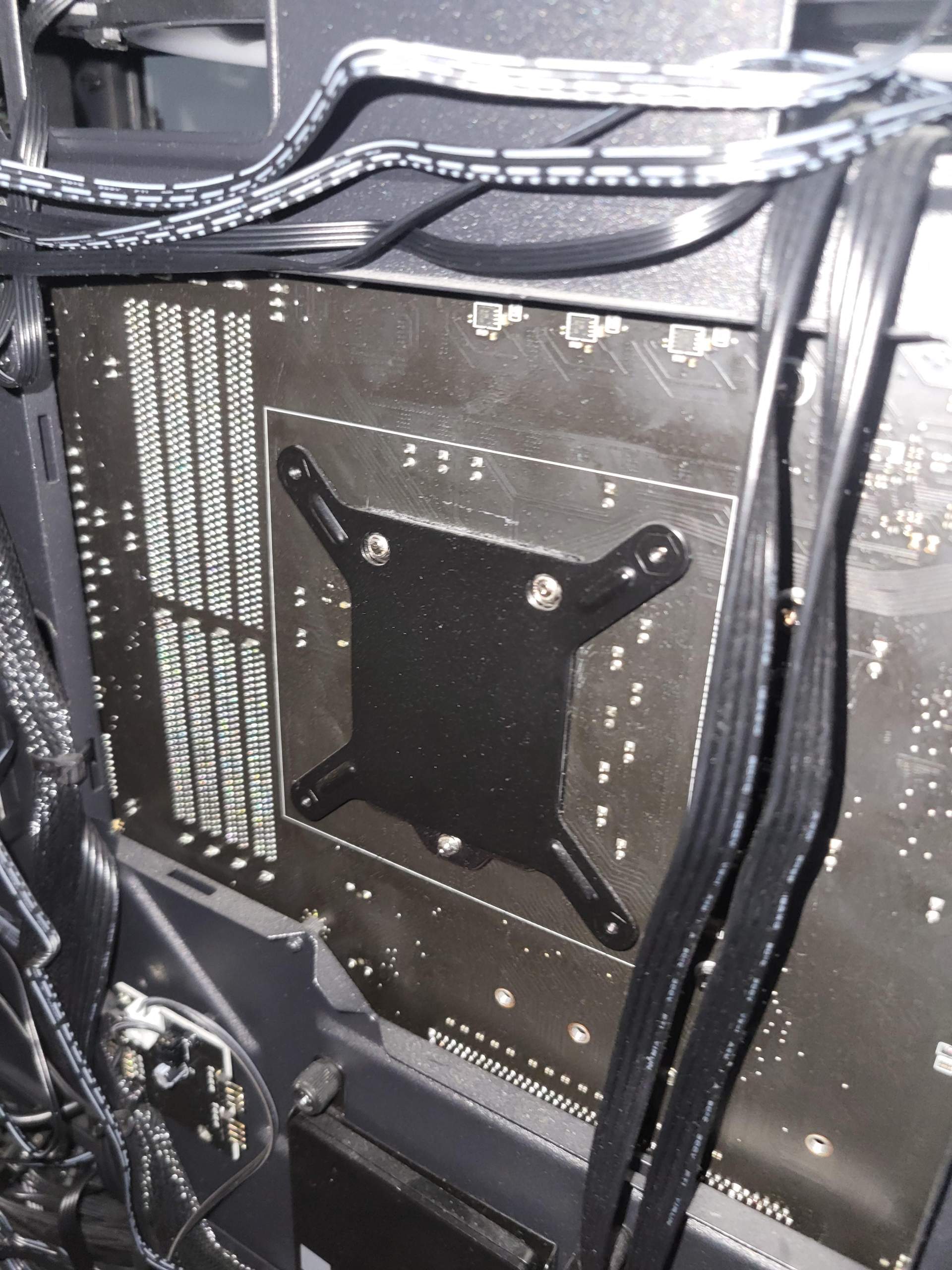 Mainboard Backplate? (CPU-Kühler, Wasserkühlung)