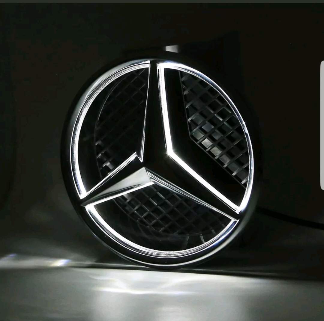 Mercedes Stern Beleuchtet