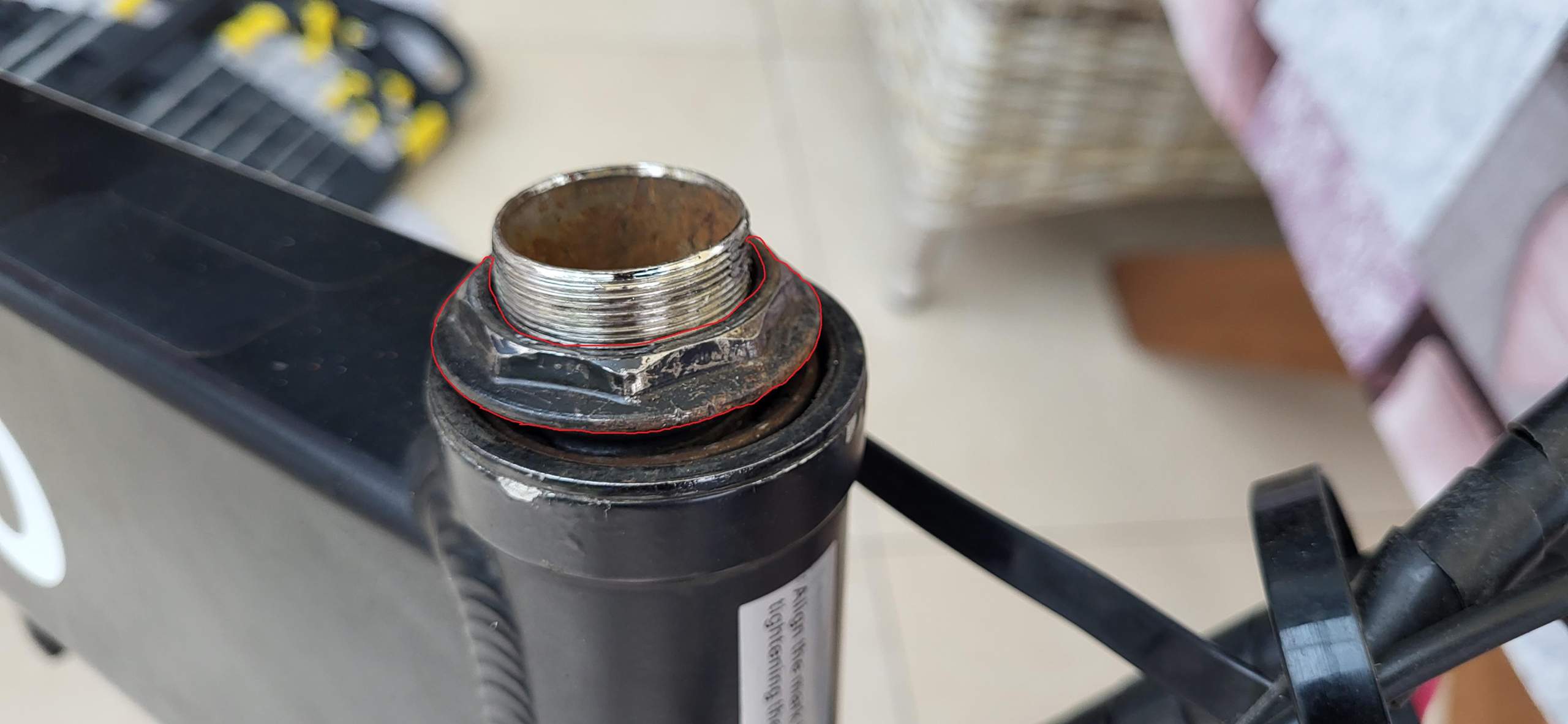 Mit welchem Werkzeug Spezialmutter festdrehen? (Reparatur)