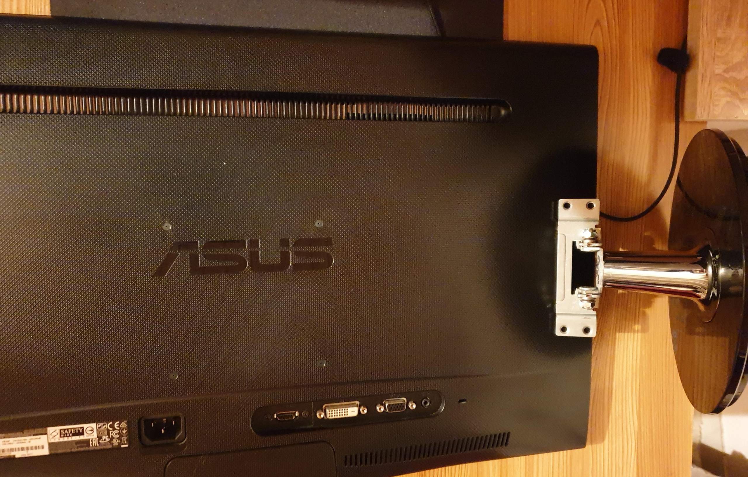 Monitor ohne Halterung - Schlitz hochkant montiert? (Computer, Technik ...
