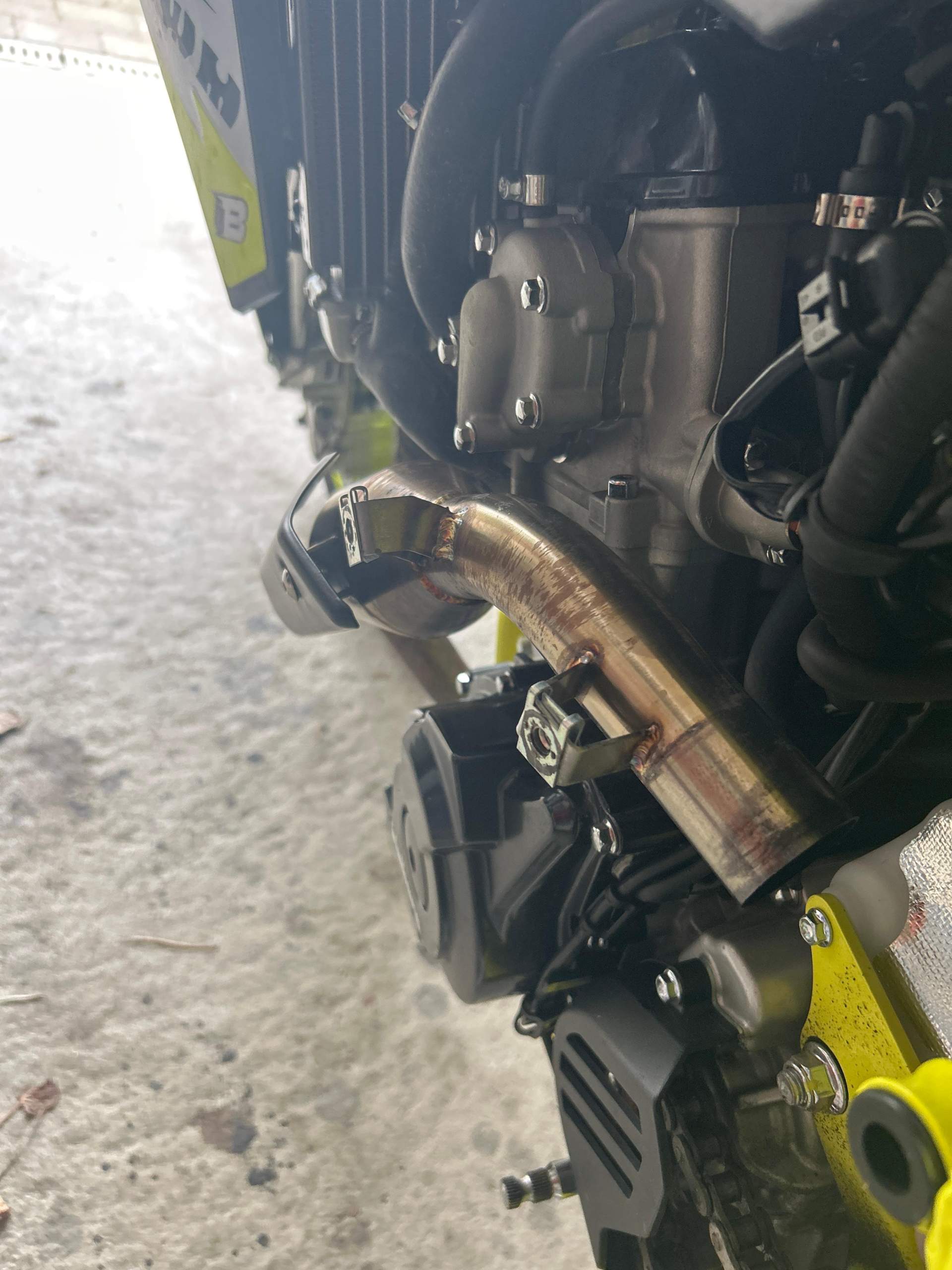 Motorrad Krümmer locker? (Motor, 125ccm, Auspuff)