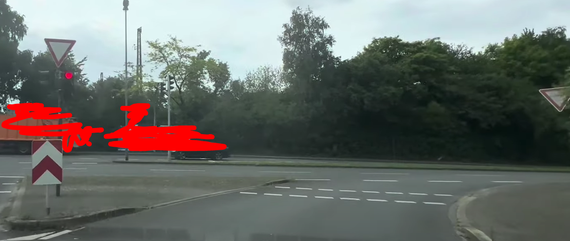 Muss ich hier beim Abbiegen nur Radfahrer oder auch Fußgänger rüberlassen? (Auto, Polizei ...