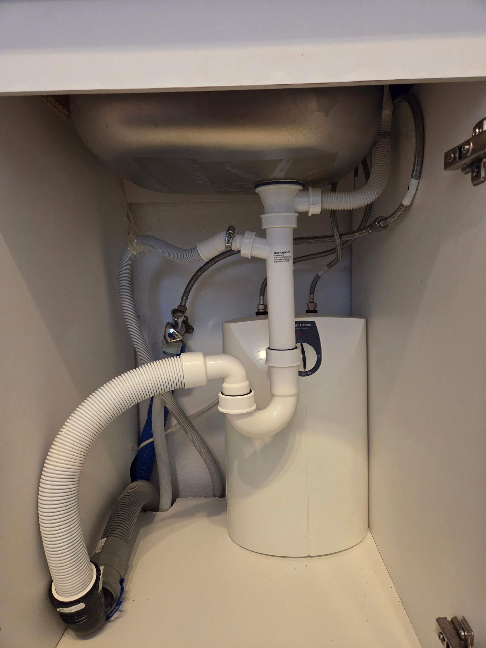 Spannende Wasser Kommt Im Spulbecken Hoch Wenn Geschirrspuler Lauft Ebenbild