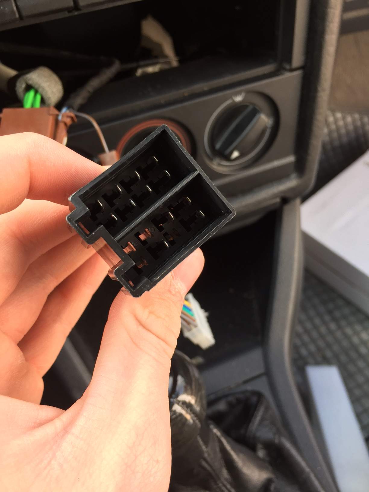 Neues Radio in alten Audi 80?