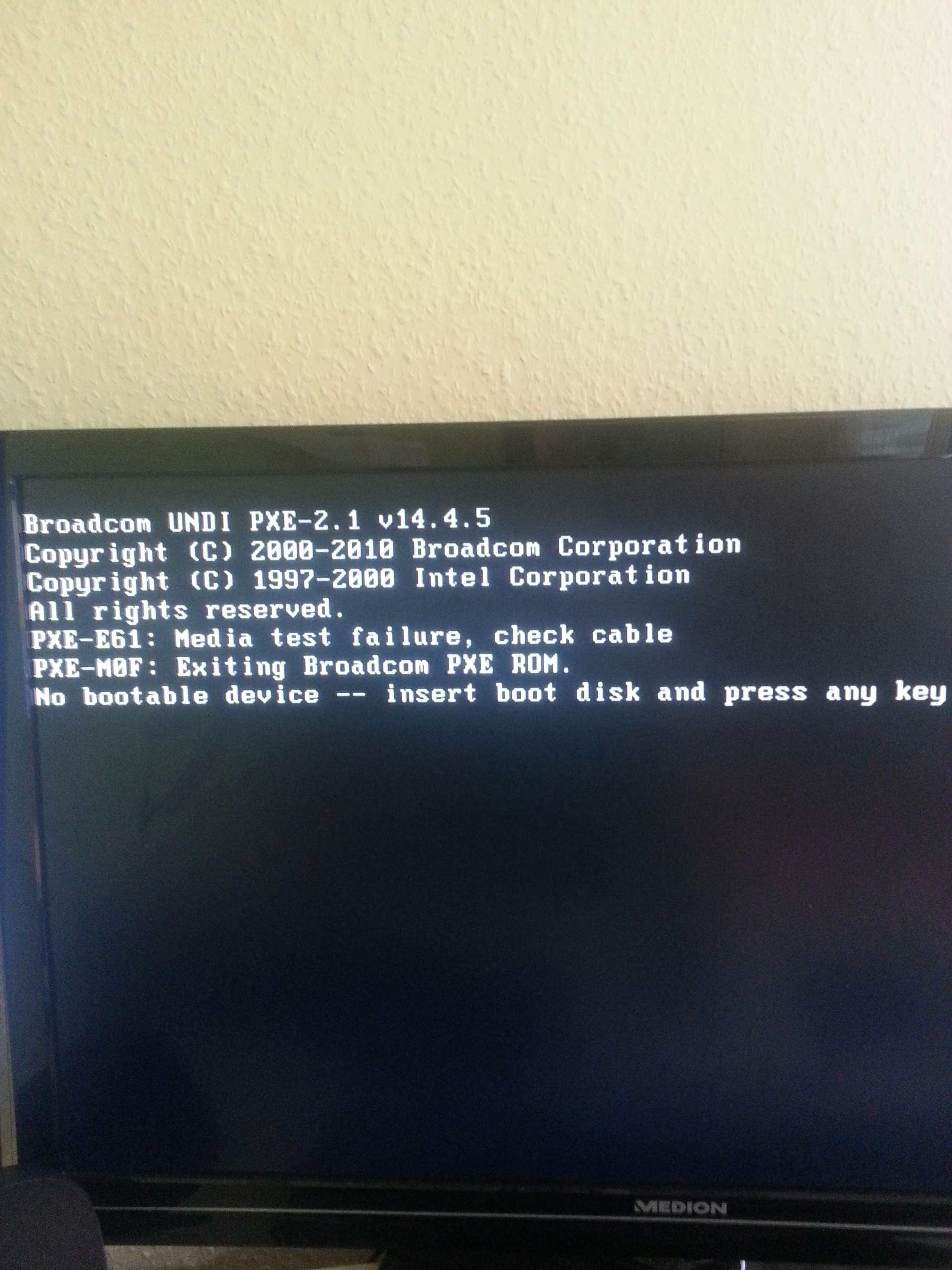 No bootable device -- Insert Boot disk and press any key... ;(! Hilfe ...