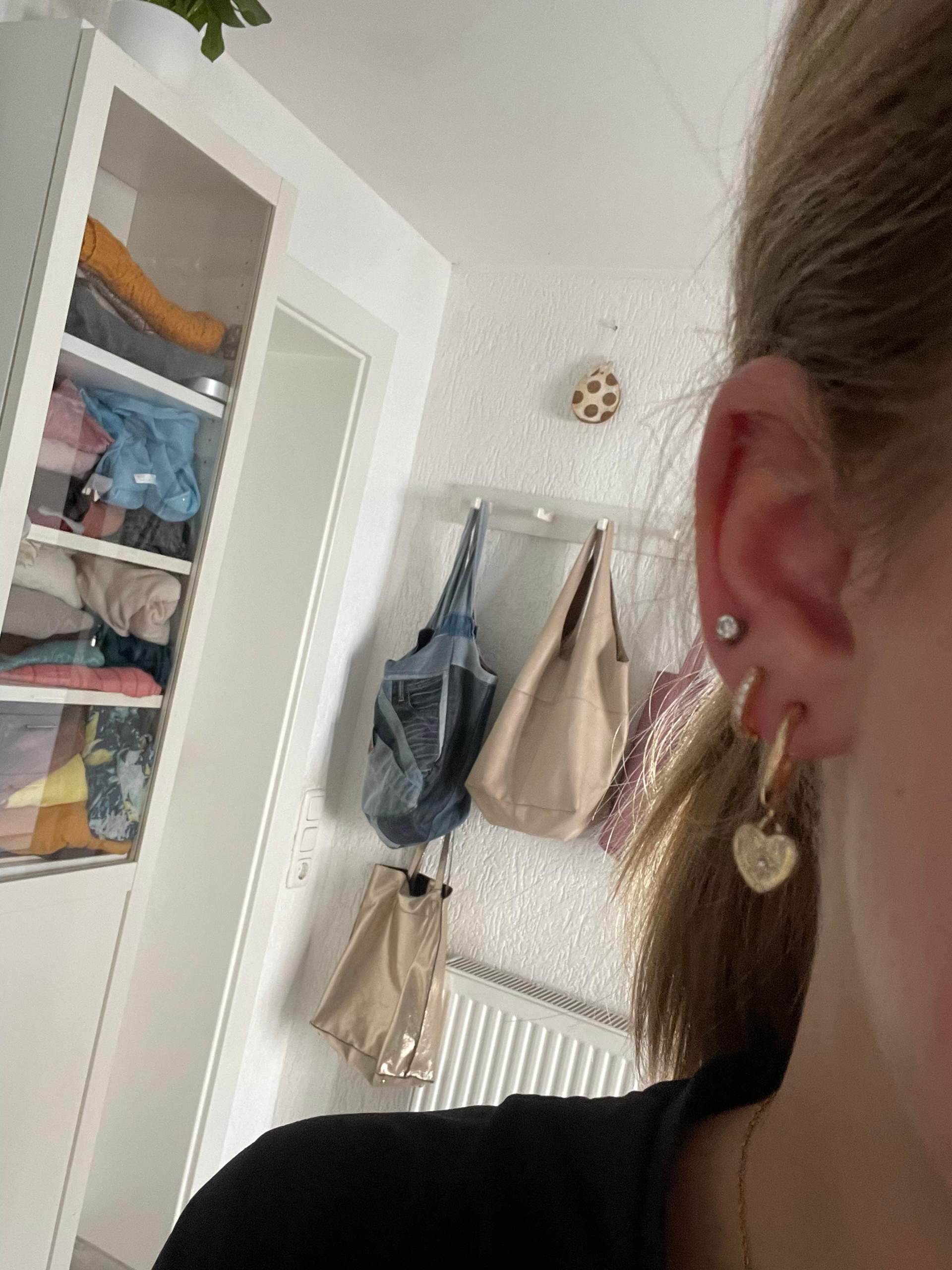 Ohrring nicht gleich? (Schmuck, Ohrloch, Piercingpflege)