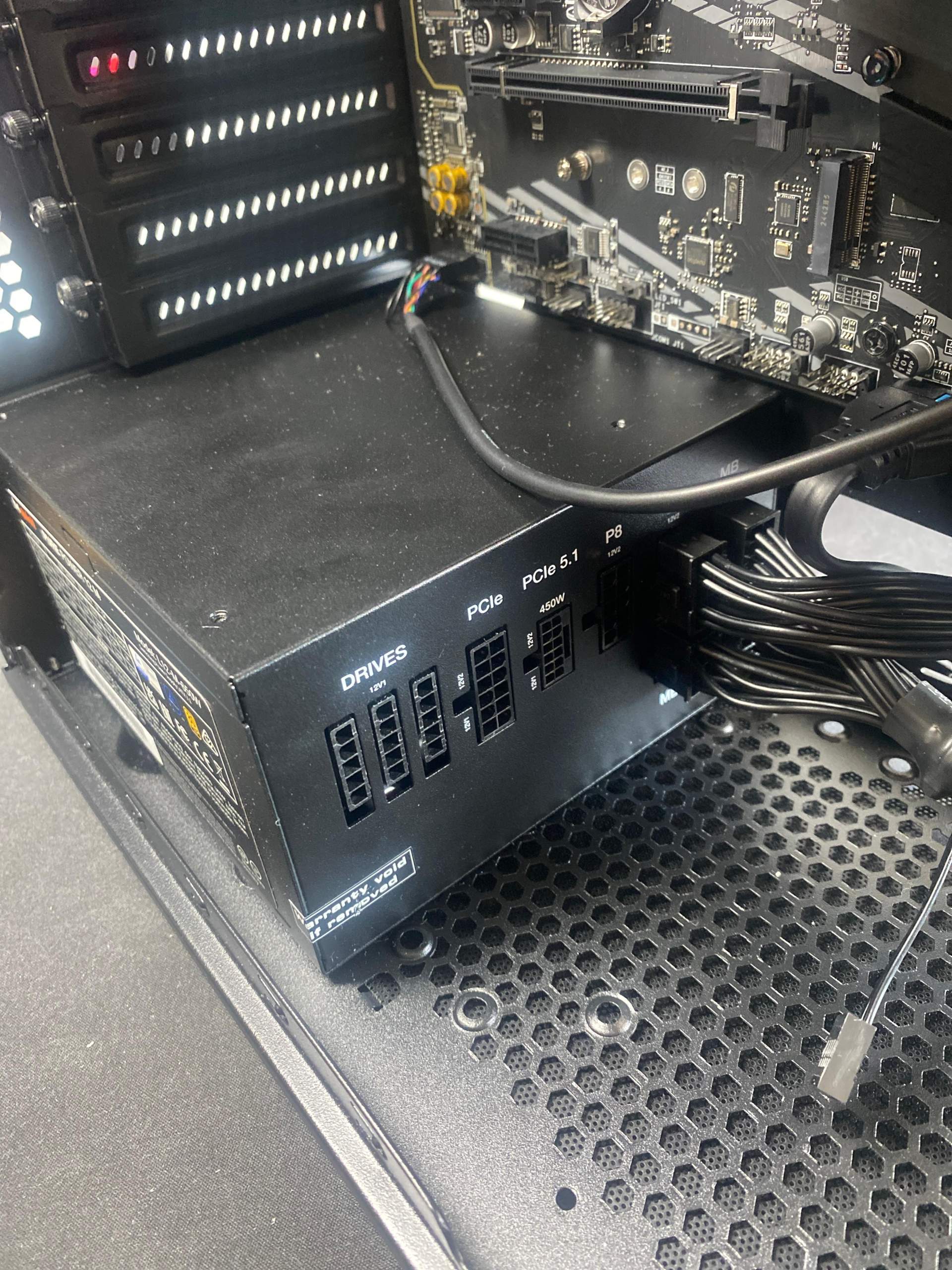 PC Kabel stecken? (Kabelmanagement)