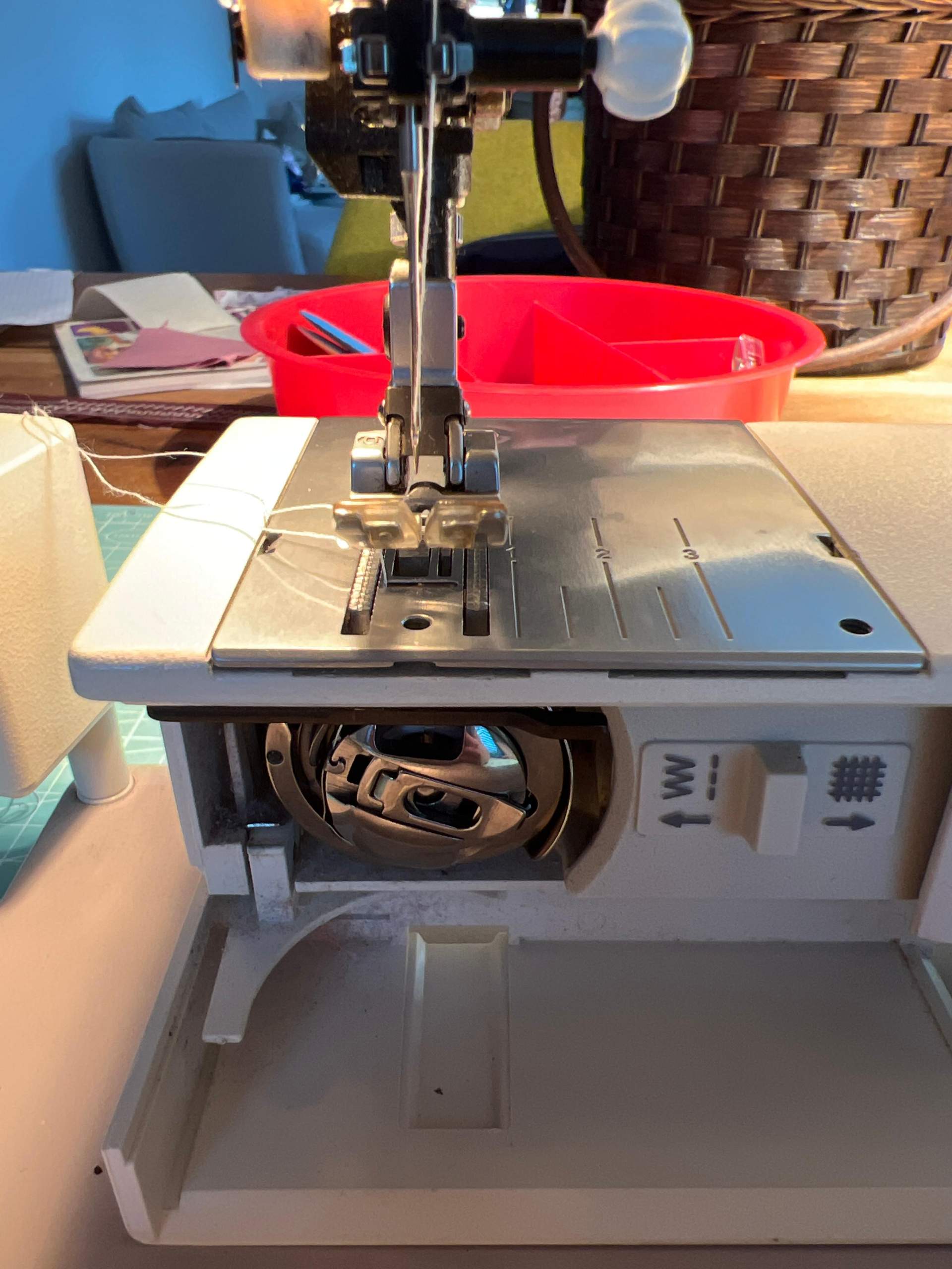 Pfaff 125 - Oberfaden verheddert sich in Unterspule? (nähen, Nähmaschine)