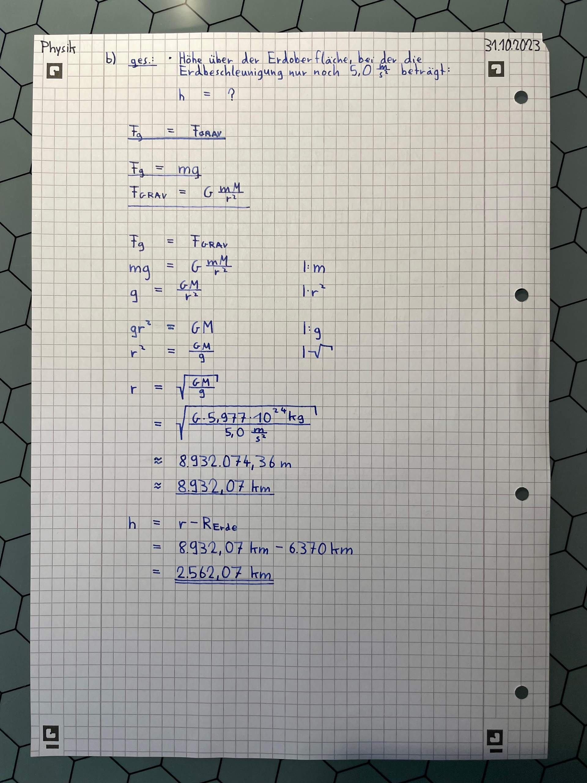[Physik] Fallbeschleunigung auf der Erdoberfläche berechnen? (Energie ...