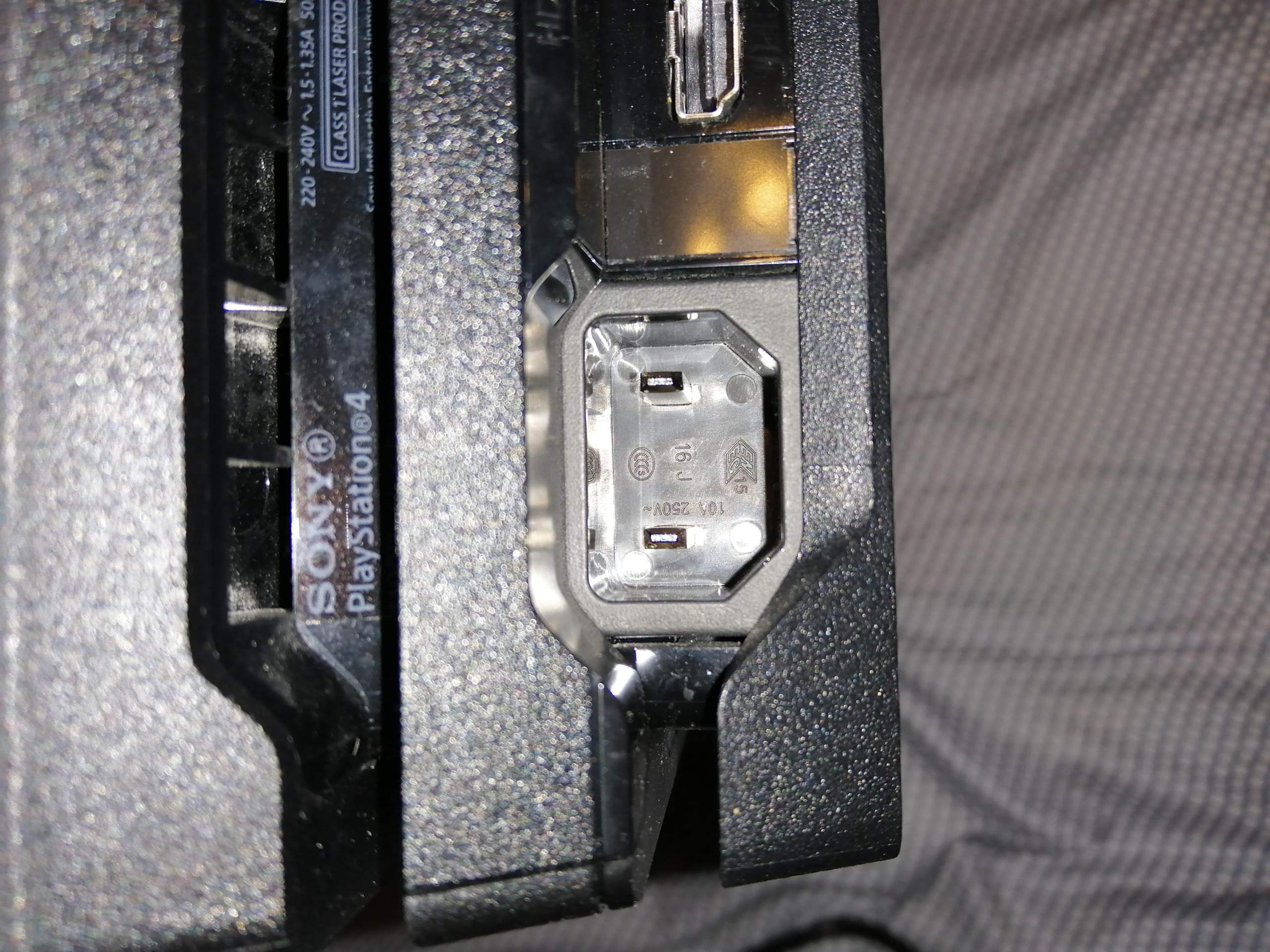 Playstation 4 Pro Stromkabel? (Computer, Technik, Technologie)