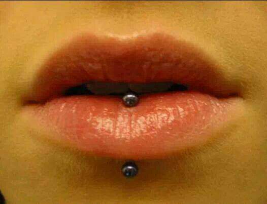 Probleme Eskimo Piercing vertical labret Rauswachsen etc. Kosten Behandlung nachstechen