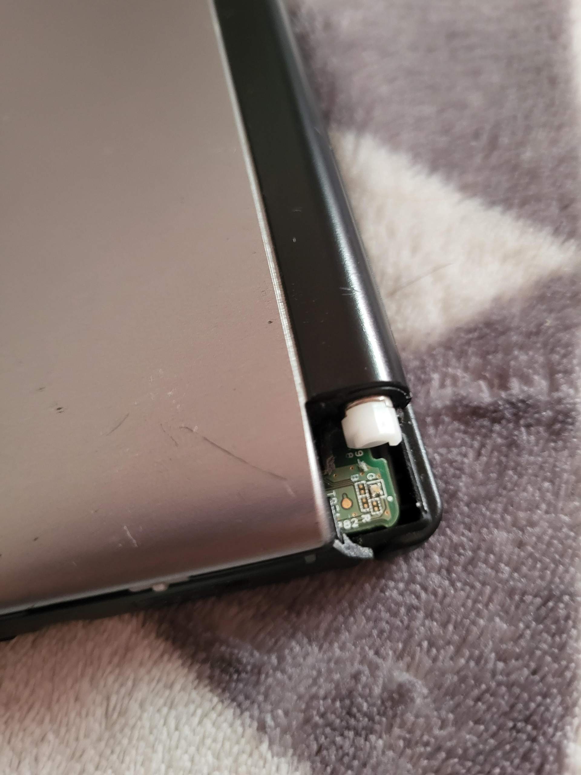 R Knopf und Led rausgesprungen beim 3ds, was soll ich tun? (Nintendo ...