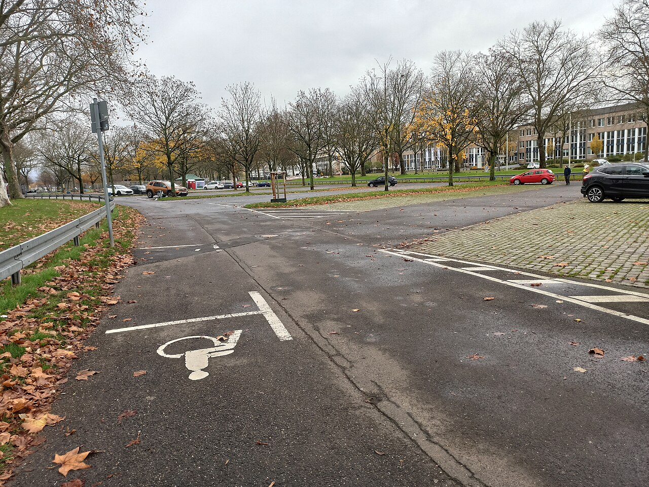 Wunderschne Rechts Vor Links Auf Parkplatz Fotosnull