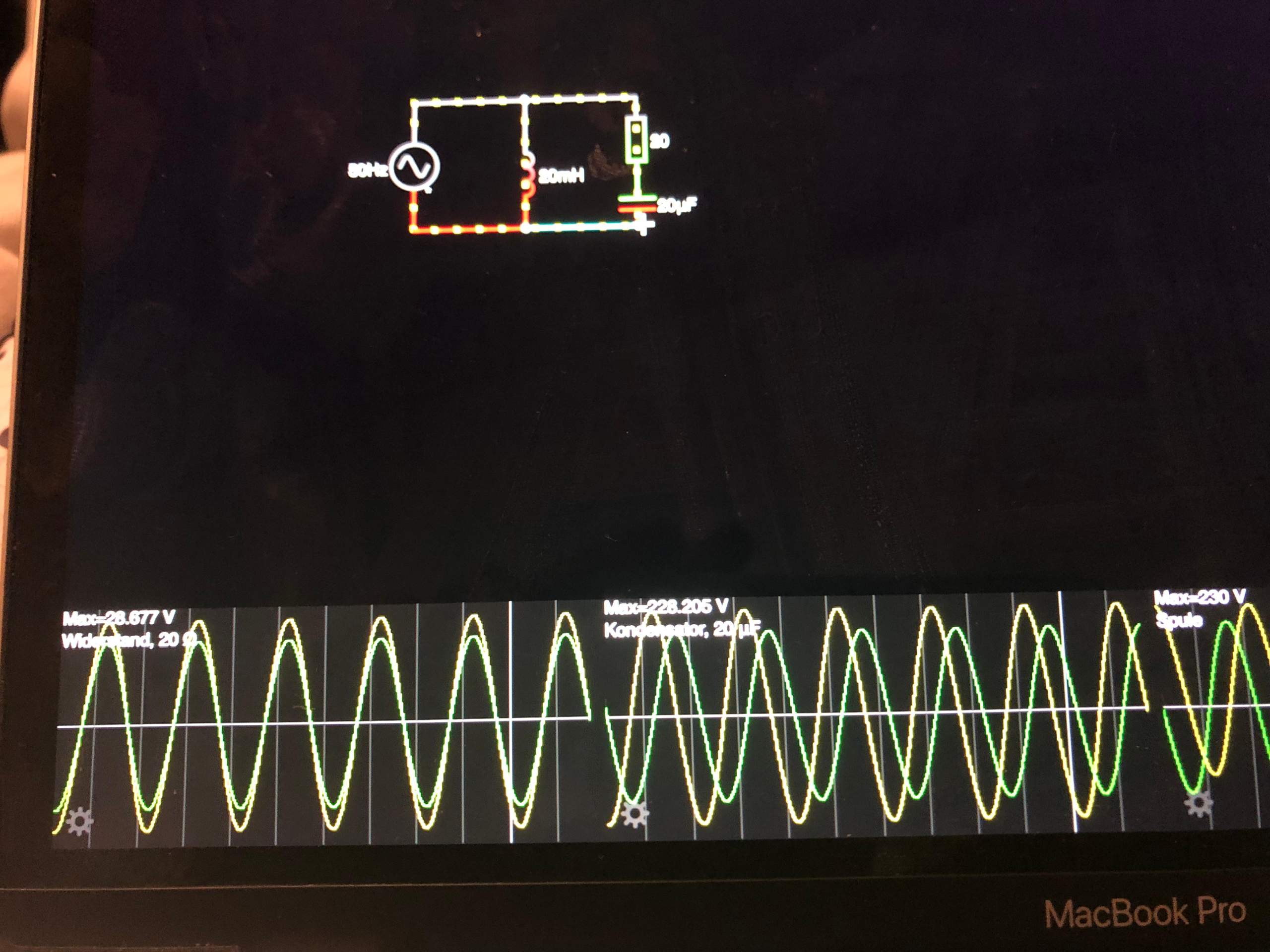 Reihenschaltung Falstad? (Physik, Elektrizität, Spannung)