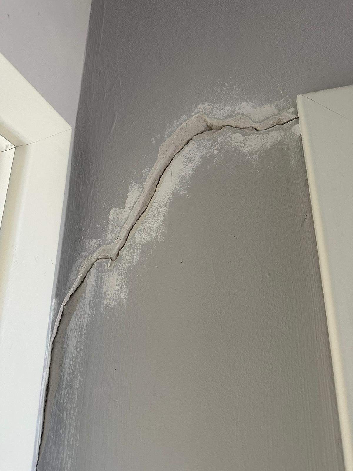 Riss in der Wand gefährlich? (Bauschäden)