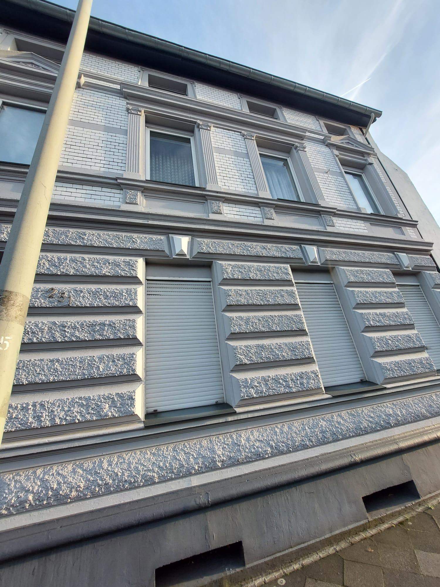 Risse in der Fassade? (Haus, Wand)