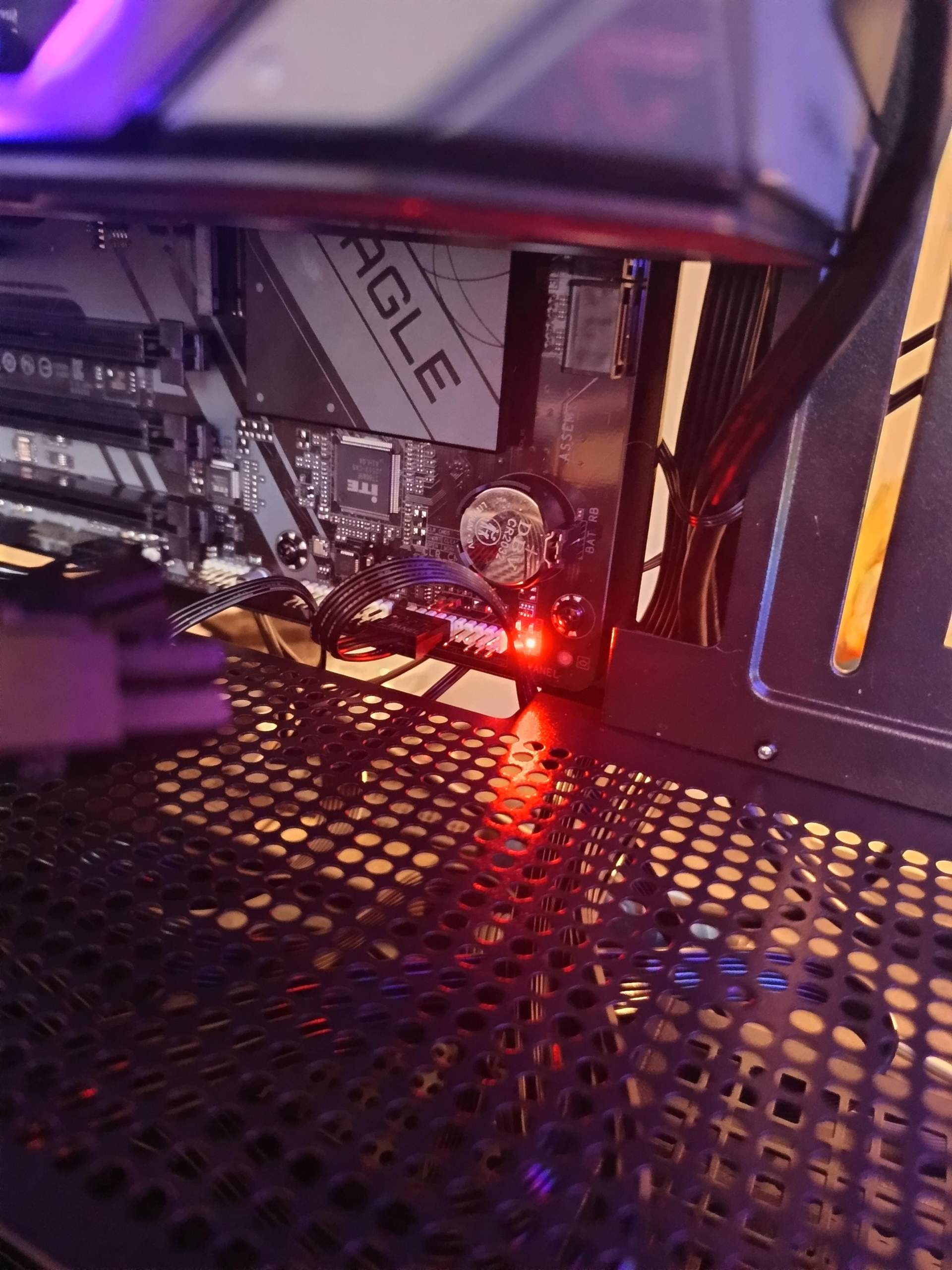 Rote Led am Mainboard? (Gaming PC, Motherboard)