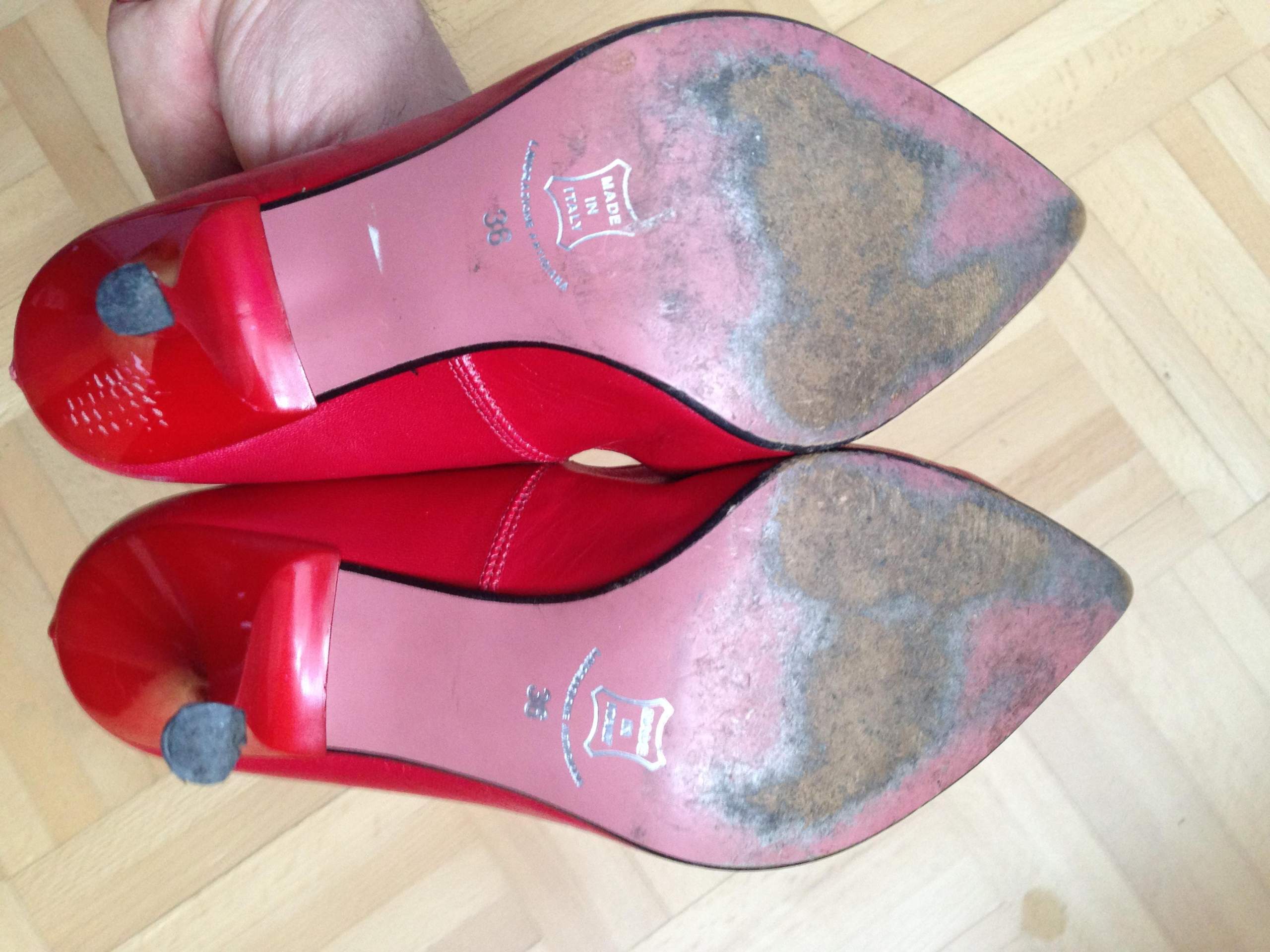 Rote Pumps zur Weihnachtsfeier angemessen? (High Heels, Stöckelschuhe)