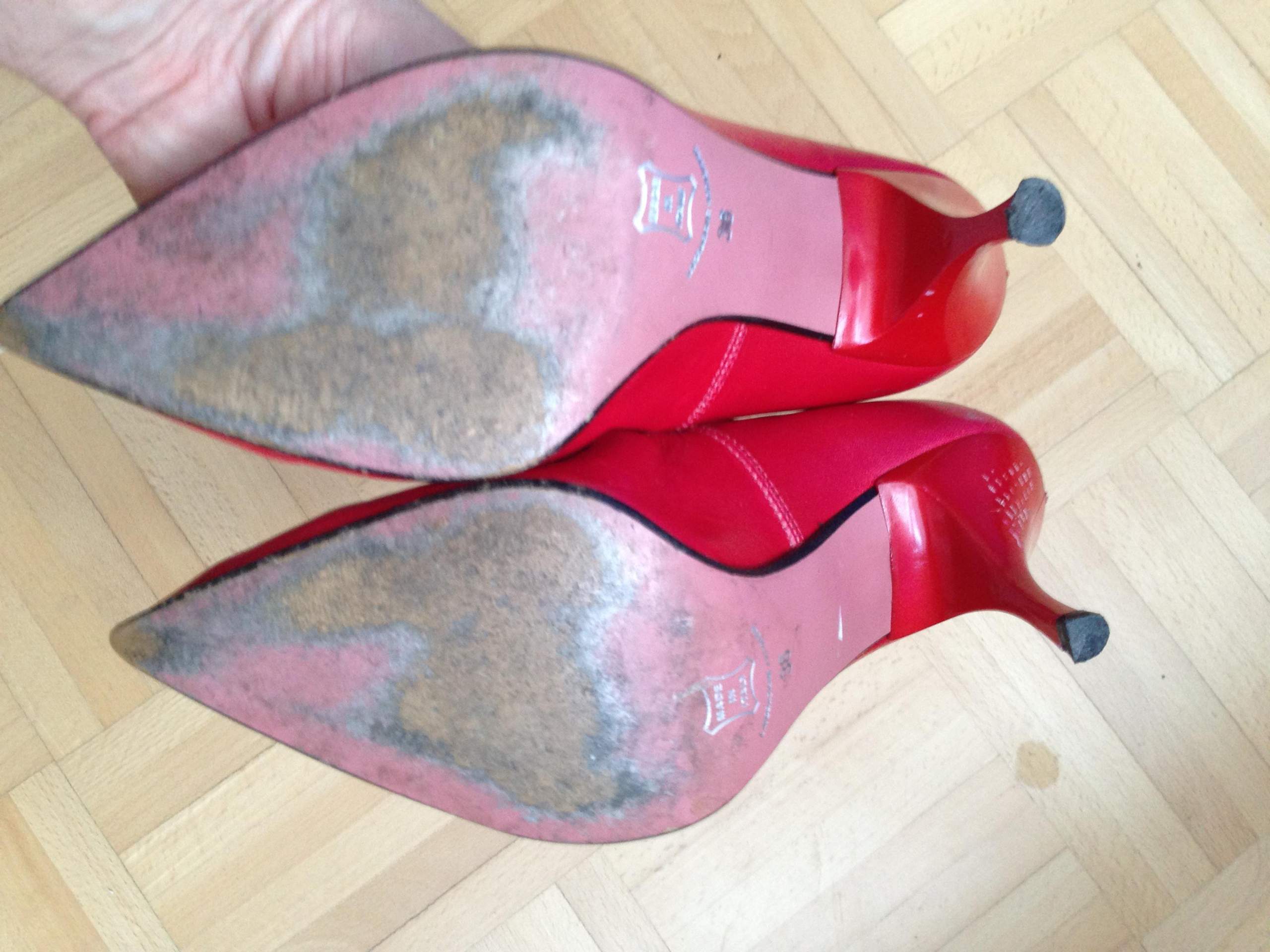 Rote Pumps zur Weihnachtsfeier angemessen? (High Heels, Stöckelschuhe)