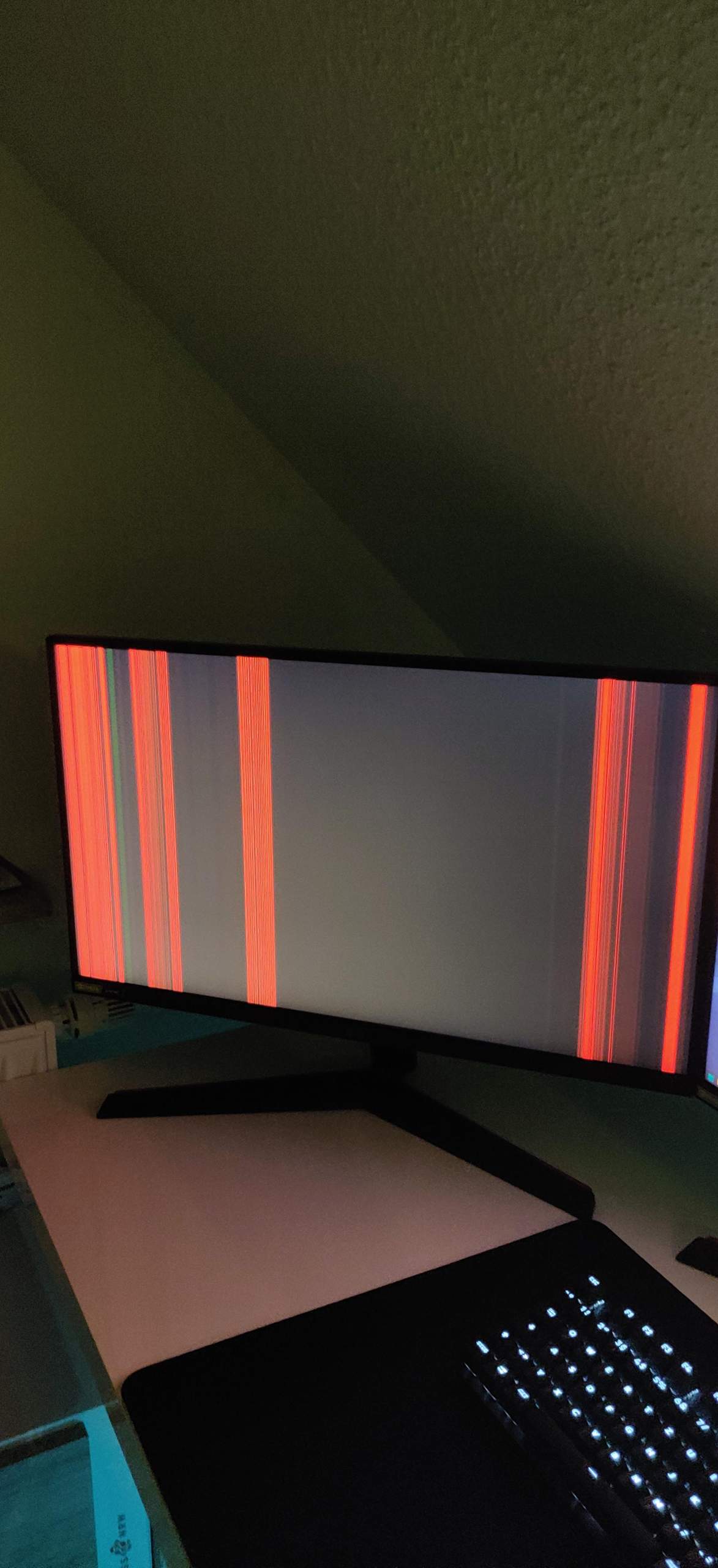 Rote Streifen auf dem Bildschirm / Monitor? (PC, Gaming PC, Display)