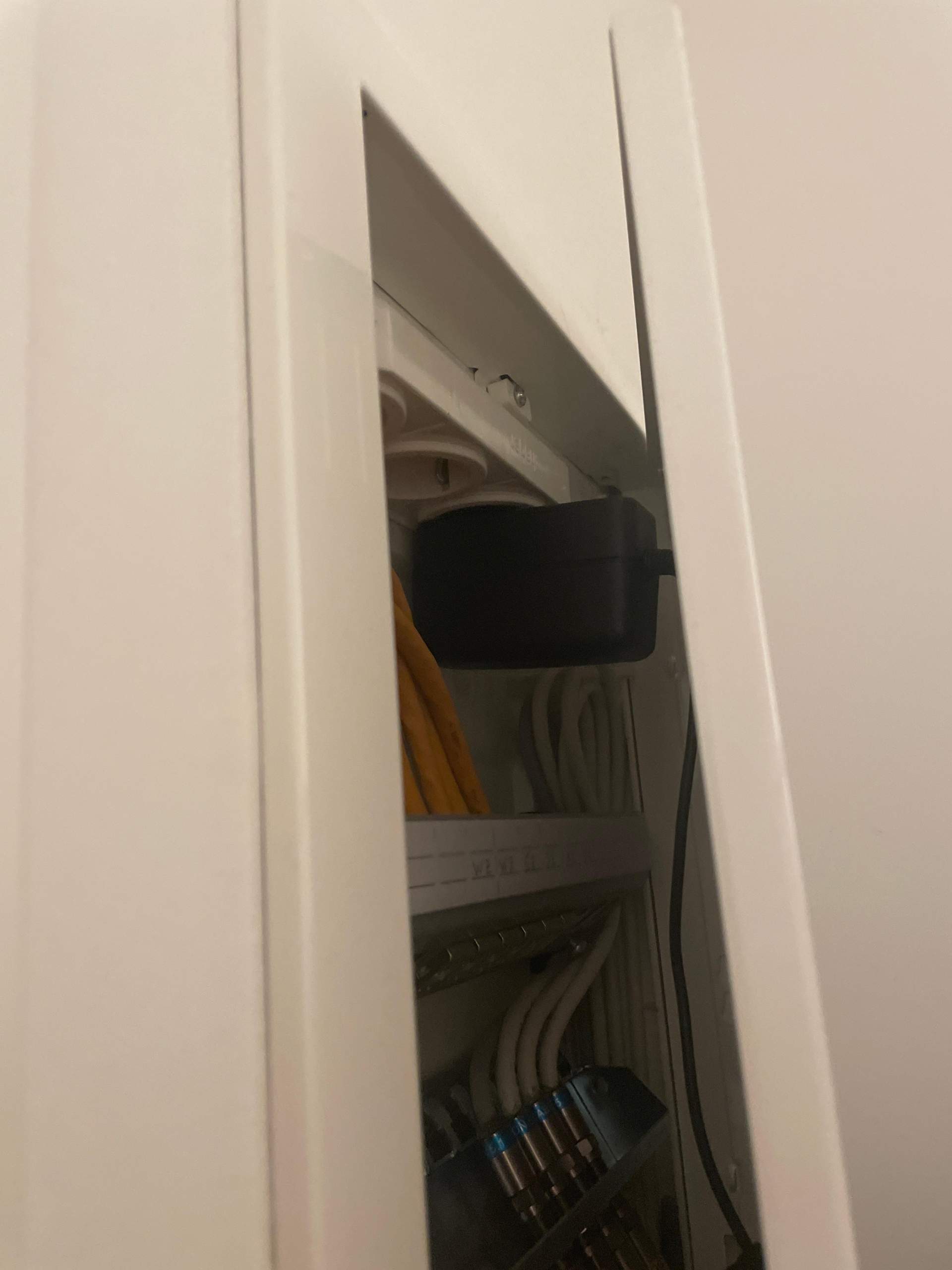 Router passt nicht in Netzschrank, Steckdose ändern? (Internet, Strom ...