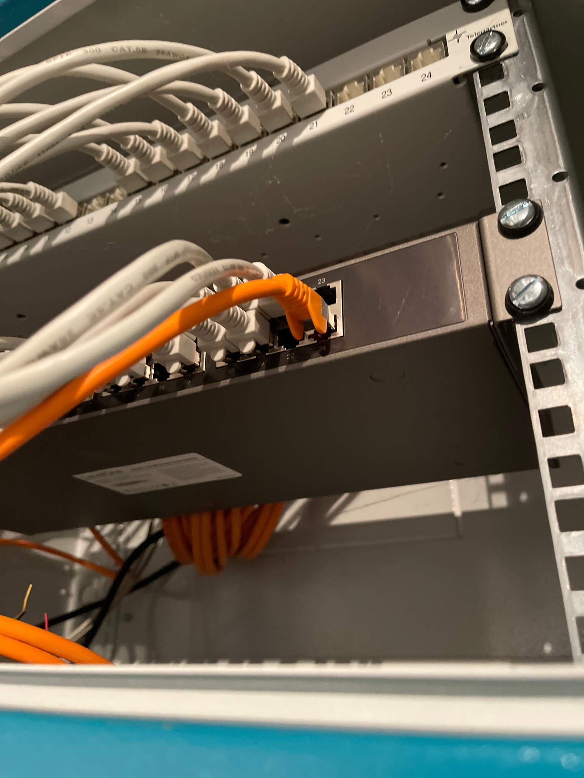 Router wo am patch panel anschließen? (Computer, Technik, Internet)