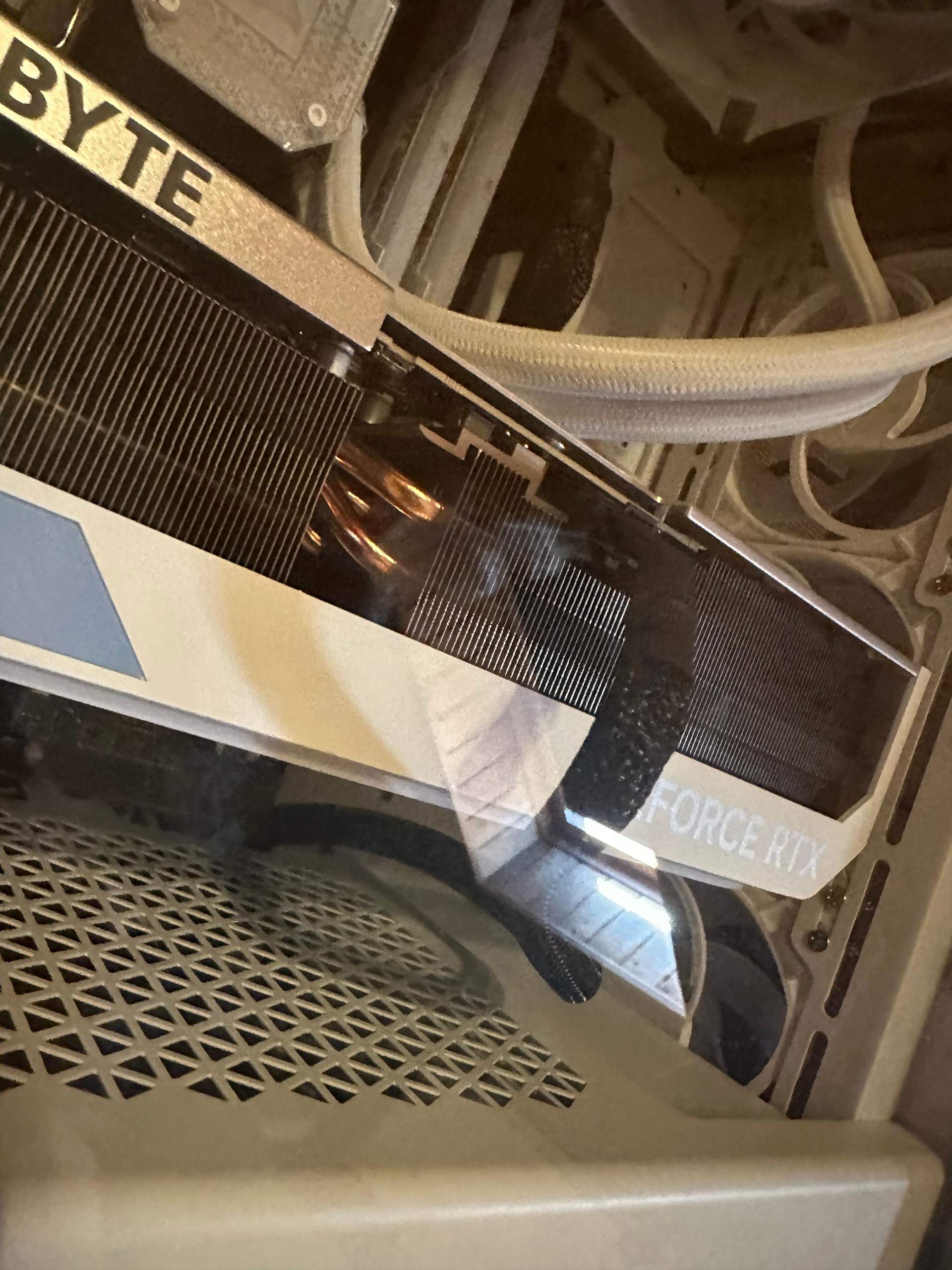 RTX 4080 Strom Kabel zu knapp gebogen im gehäuse? (Gaming PC, Nvidia, GPU)