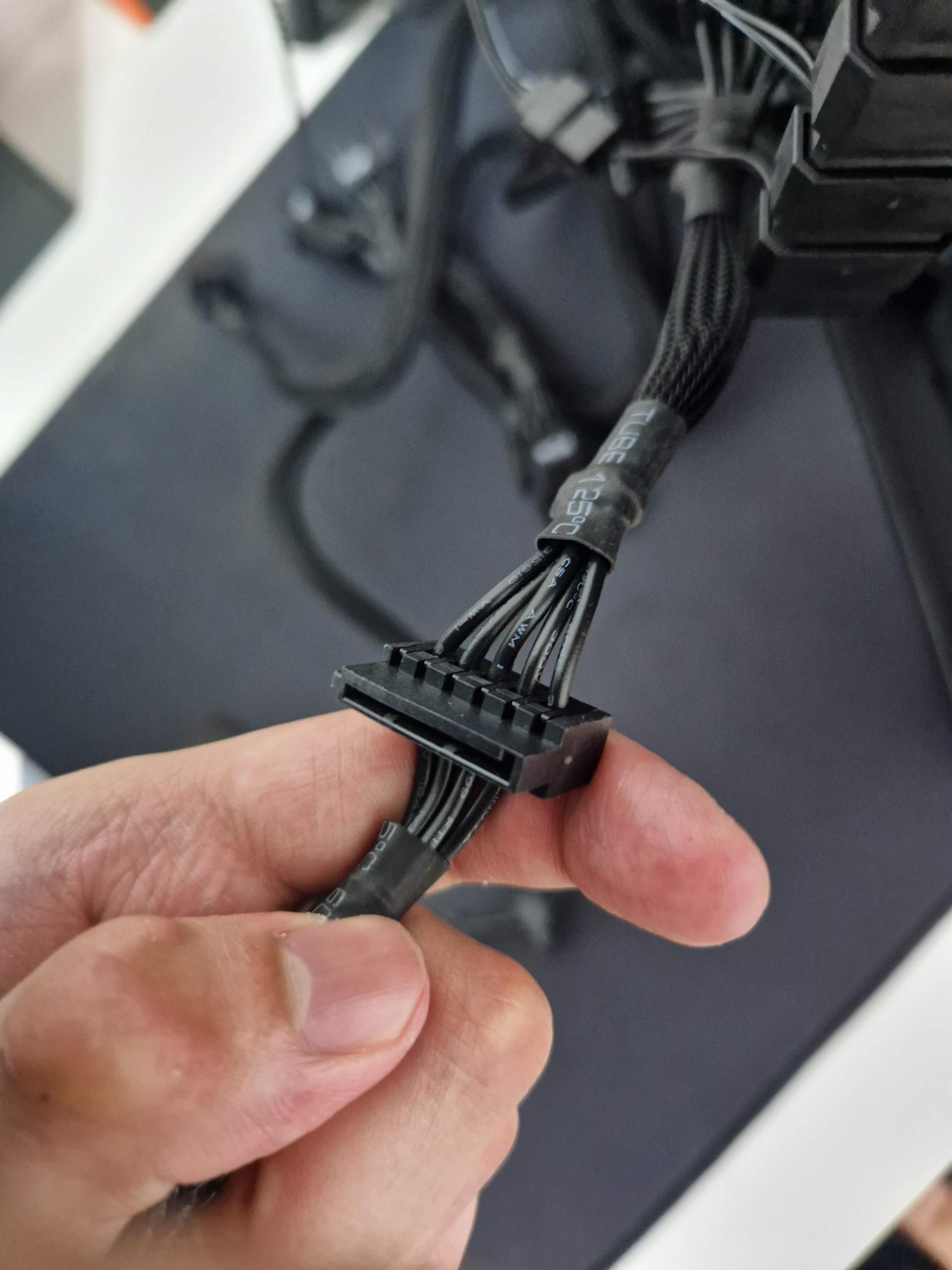 Sata Anschluss und RGB Lüfter richtig angeschlossen? (Gaming PC)