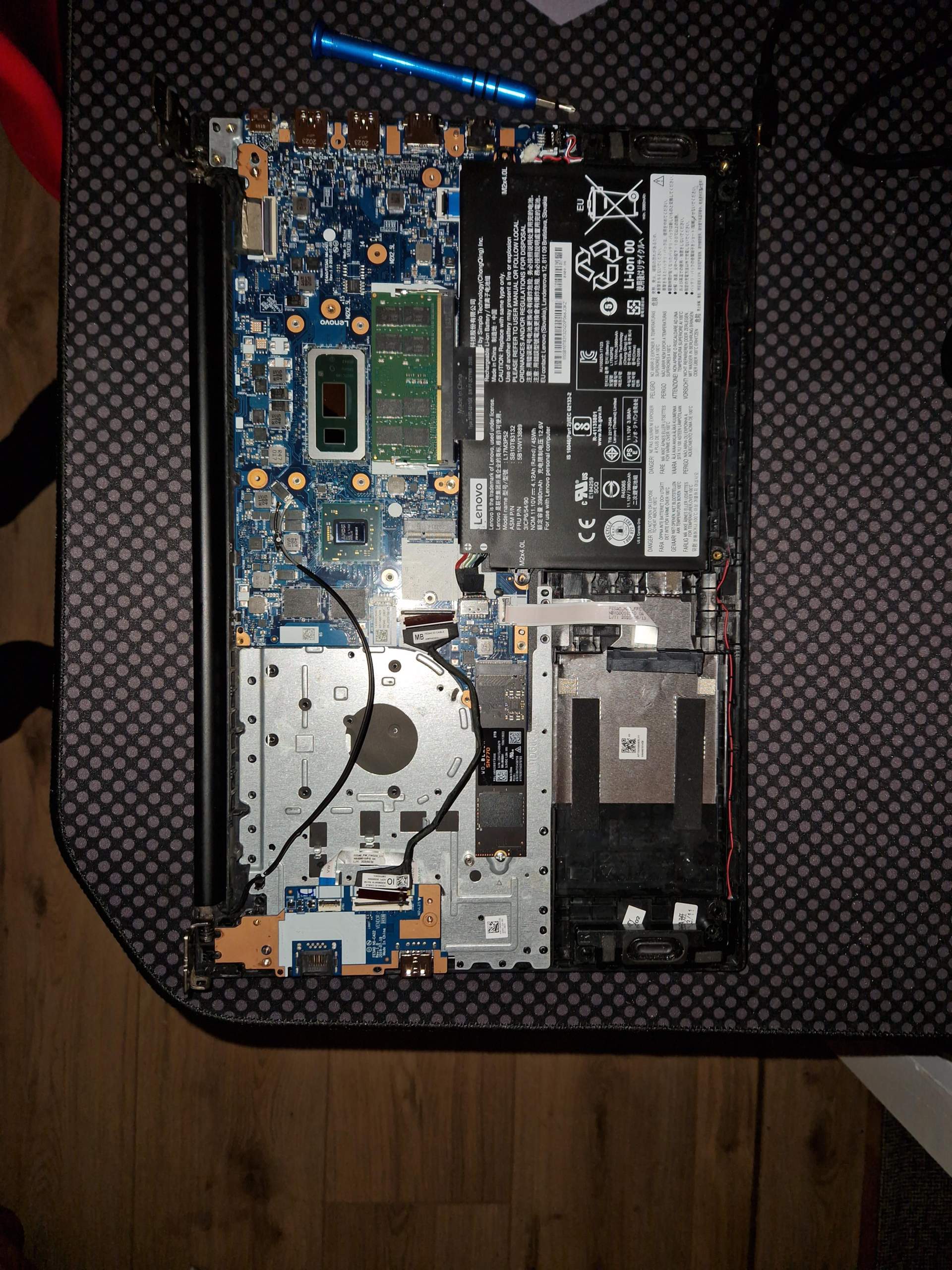 Schaltplan zum LenovoThinkPad E15 I7 10gen mit RX640? (Elektronik ...