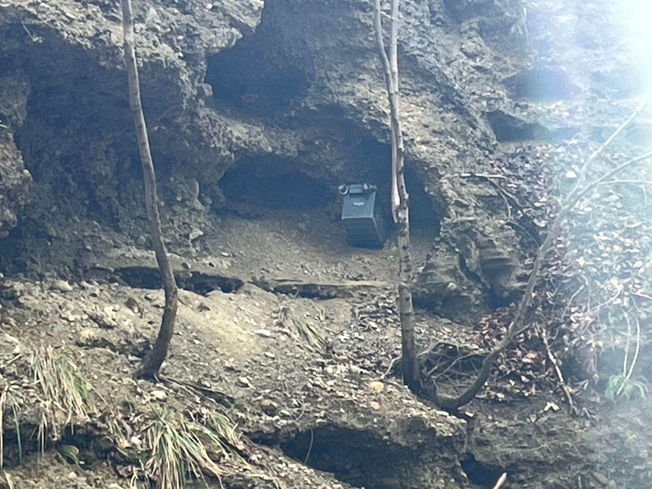 Schwarze Kiste im Wald gefunden - was könnte das sein? (Jagd ...