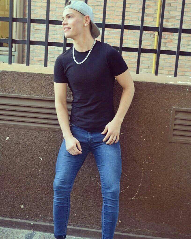 sehen-knallenge-skinny-jeans-bei-kerlen-gut-aus-alles-fotos-von-models