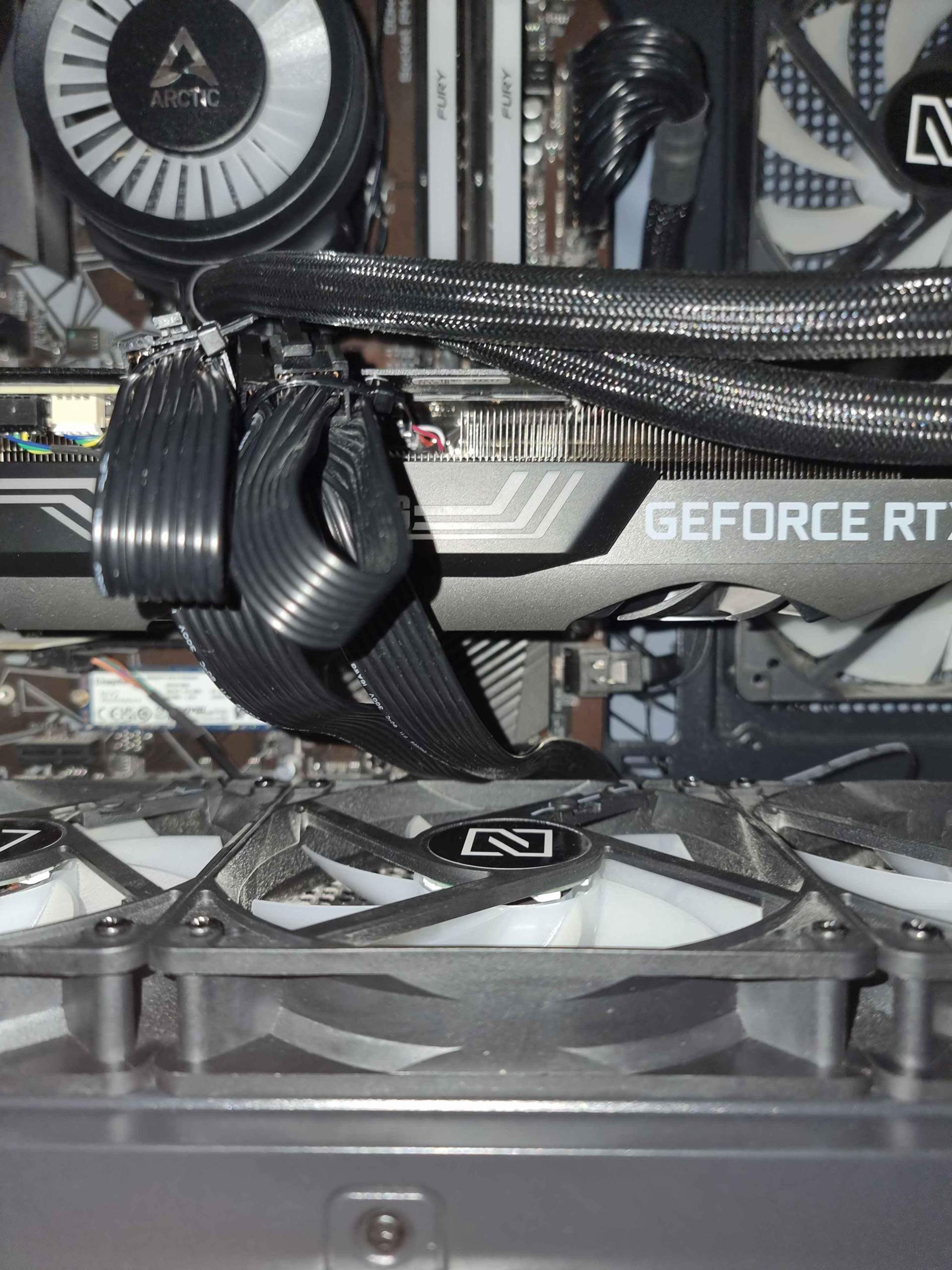 Seit dieser Woche habe ich für meine RTX3070 TI ein GPU Ständer ...